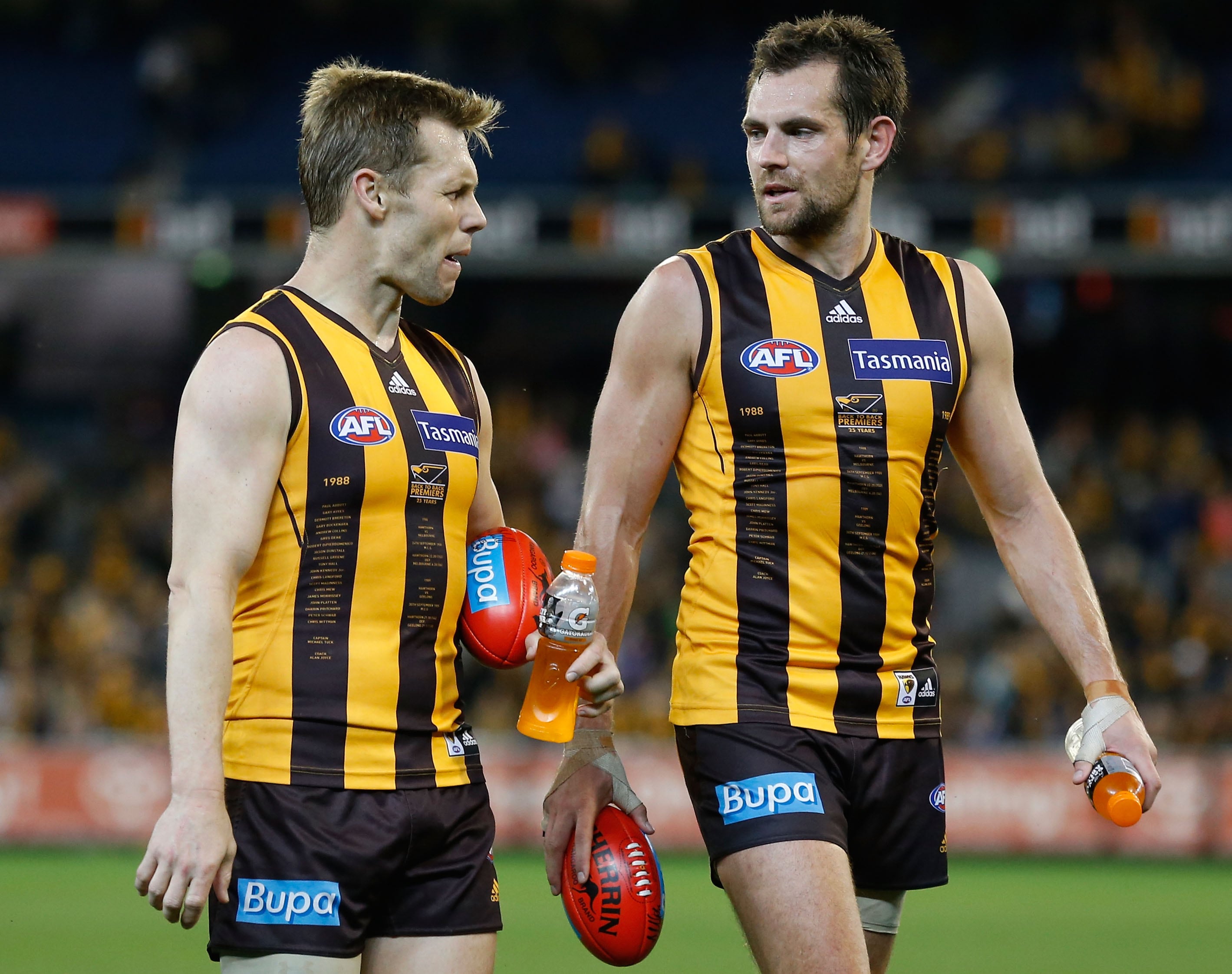 Hawks champion Sam Mitchell officially an Eagle