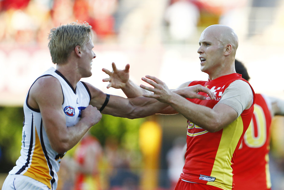 Match report: Suns shine as Hawks hit rock bottom