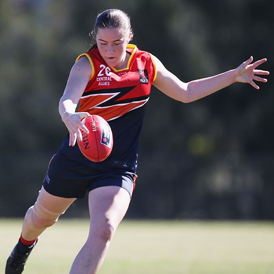 AFLW: New Crow pays tribute to Maggie Varcoe