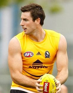 Jolly dominates scratch match