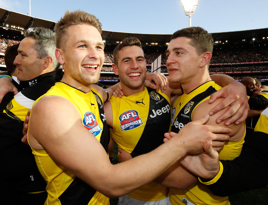 Power skipper suffers hand injury at training