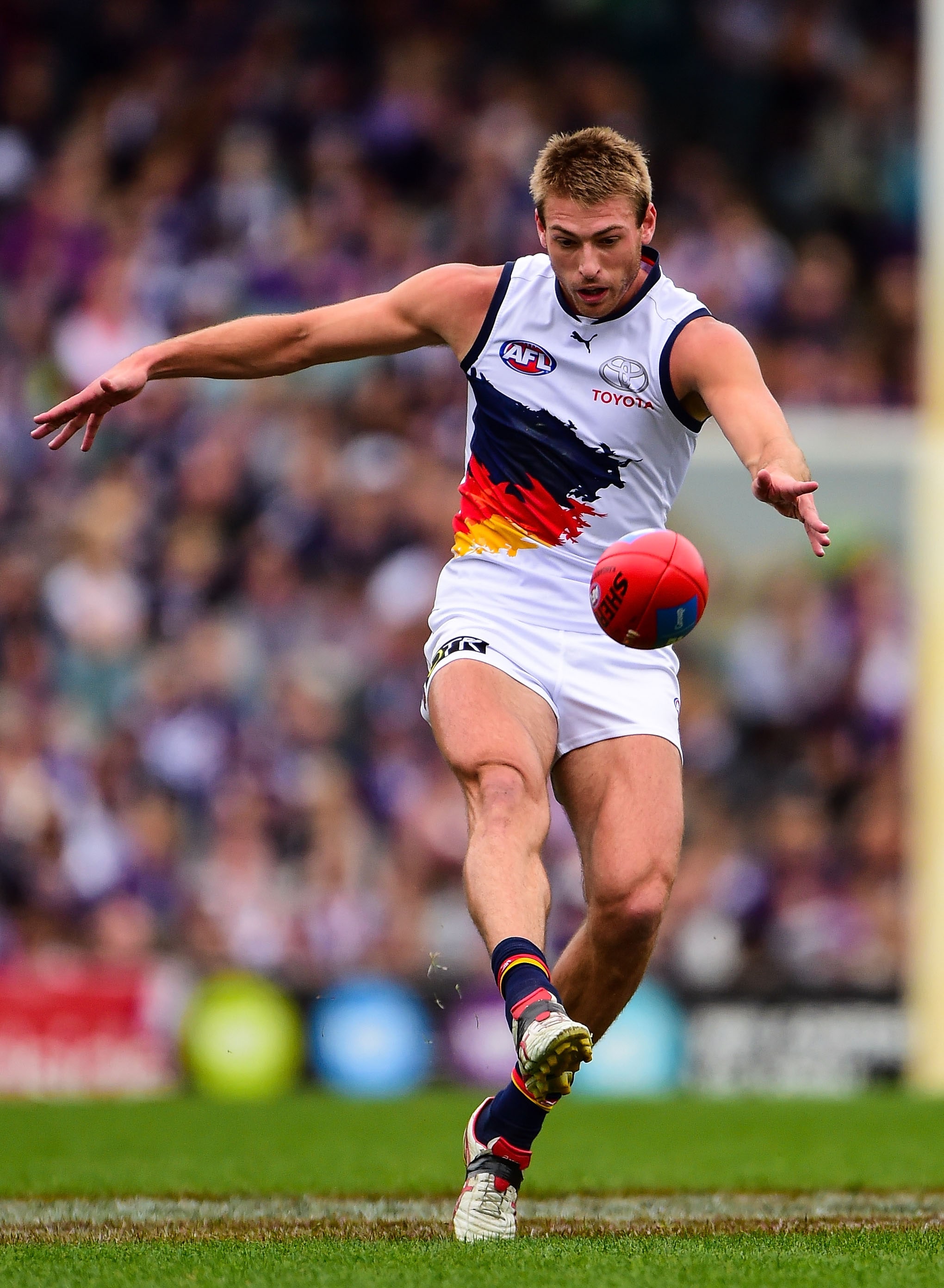 Crows defender grabs first Malcolm Blight Medal