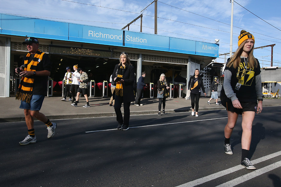 AFL urges Victorian fans to plan ahead with train works