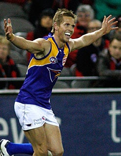 LeCras extends contract with Eagles