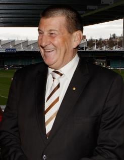 Kennett calls for change