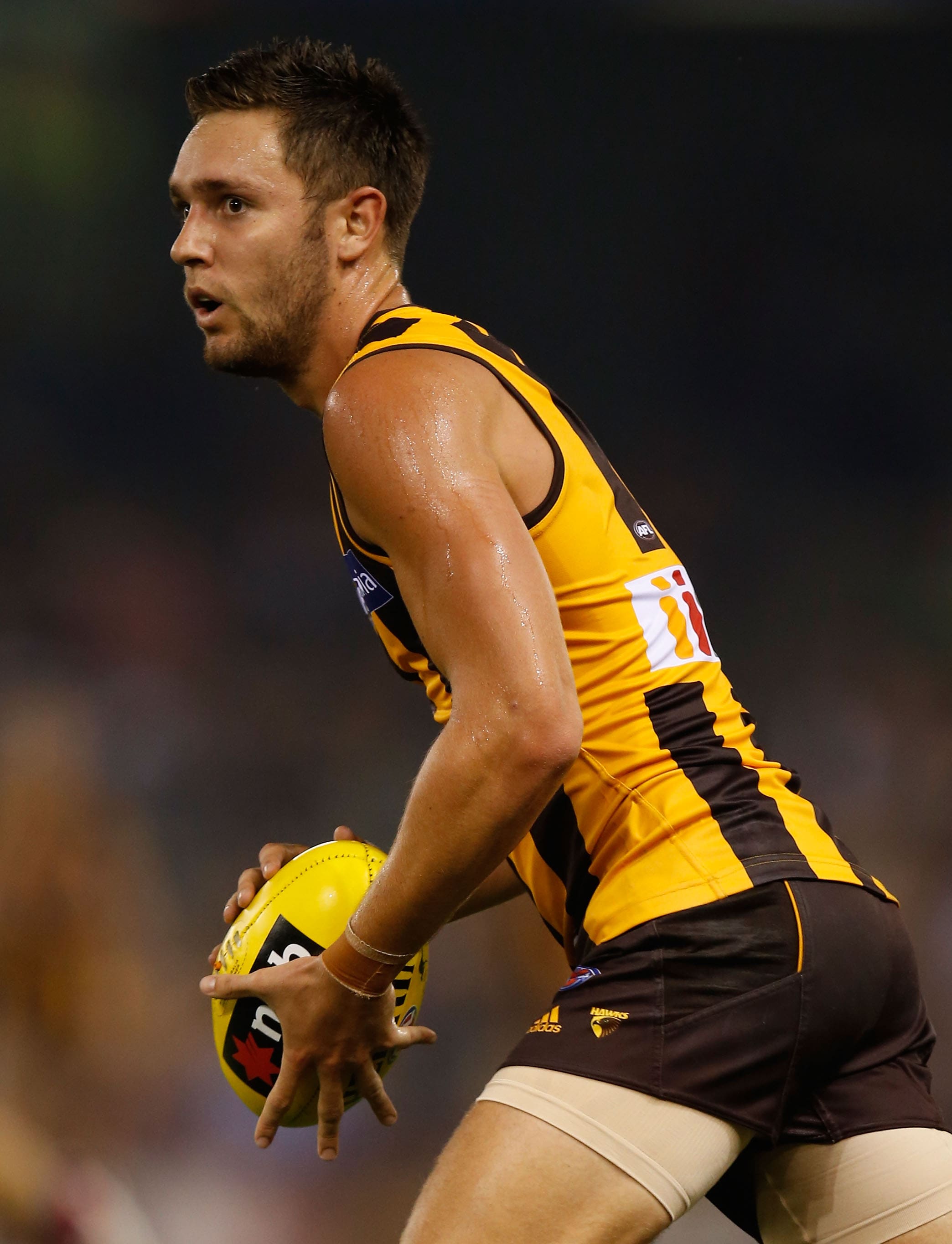 Sharpshooter Gunston re-signs with Hawks