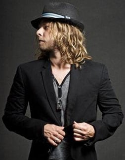 Wes Carr live at the Gabba