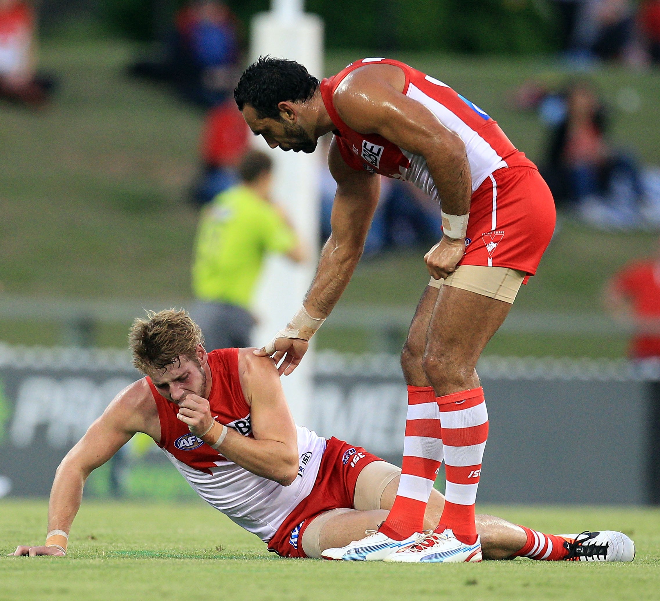 Knee reconstruction fears for Swan, Hawk
