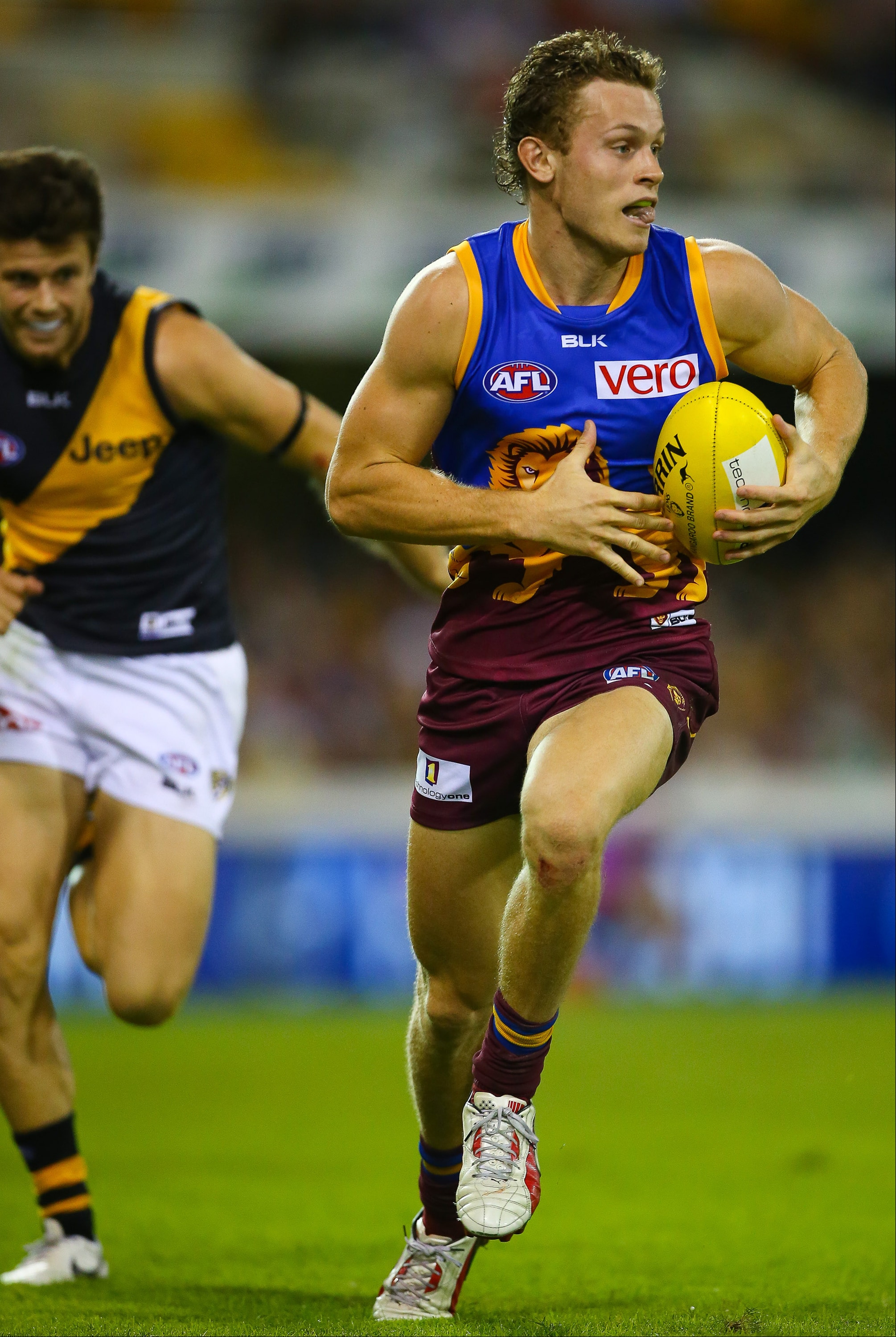 Lester signs on for Lions until 2016