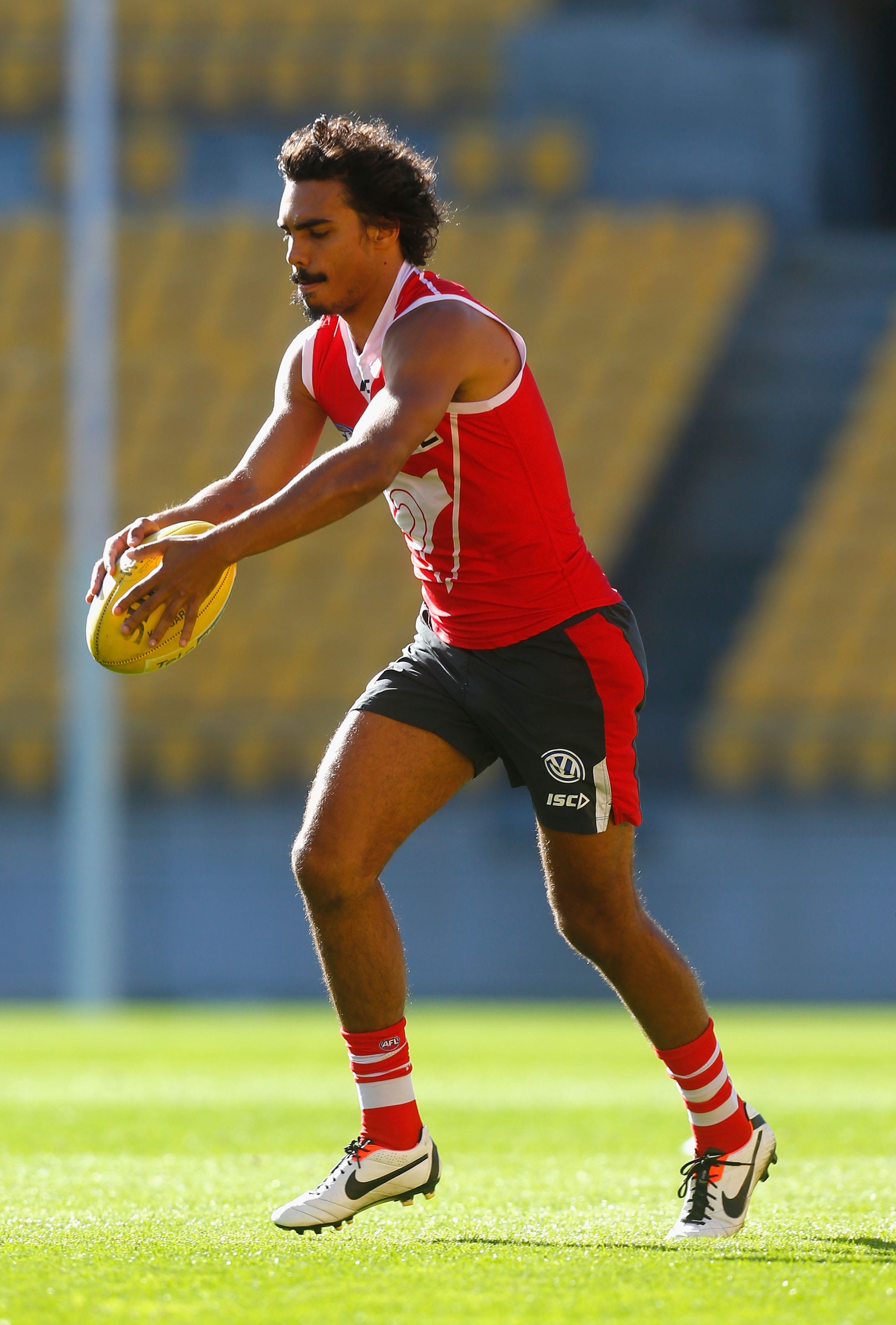 Former Crow and Swan Armstrong flies to Pies