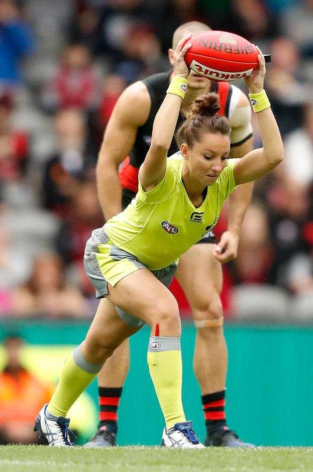 AFL probing OH&S claim over centre bounce