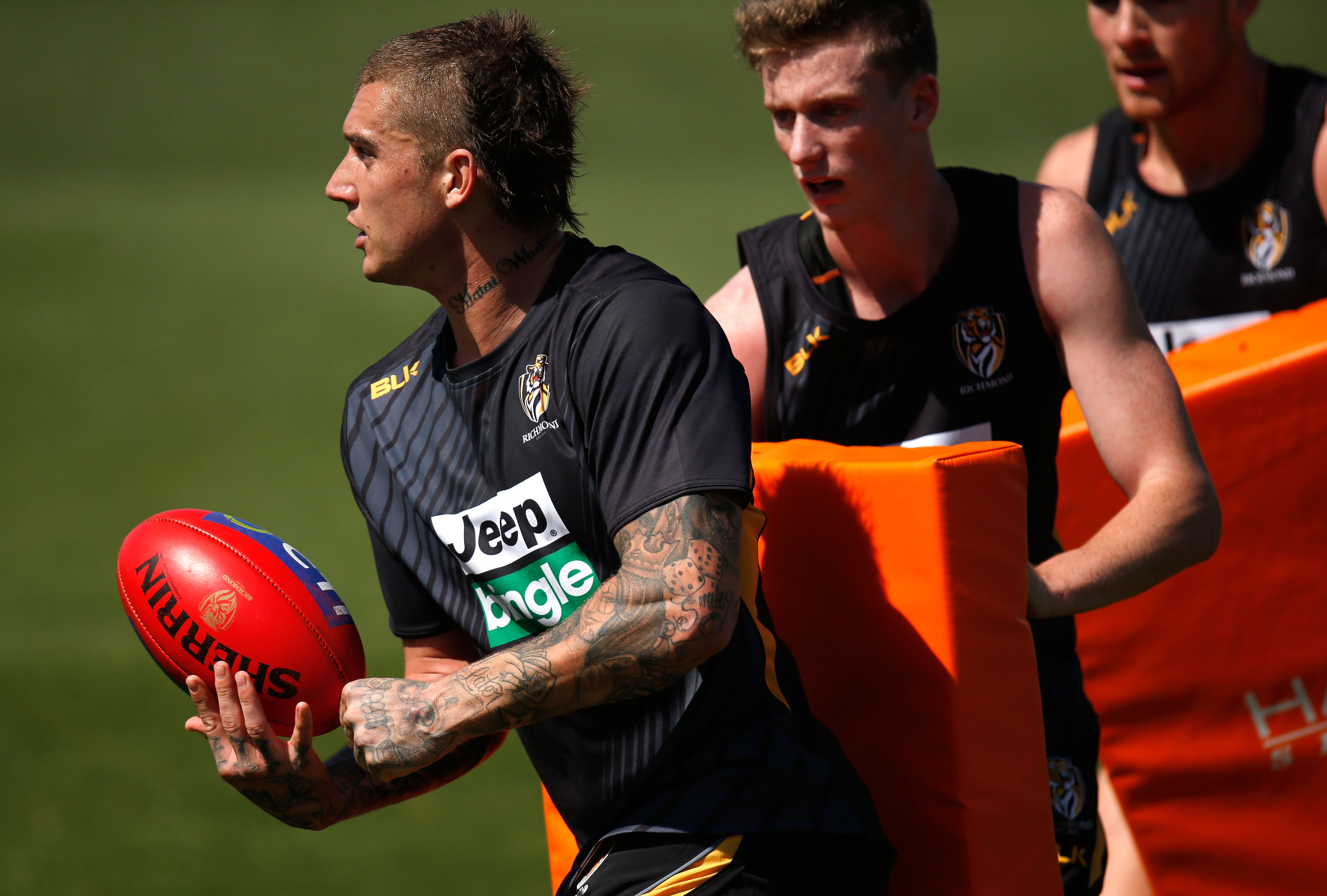Dustin Martin 'deeply embarrassed' after drunken night and chopstick threat
