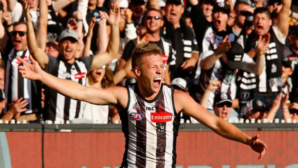 Watch some soccer skills: AFL-style