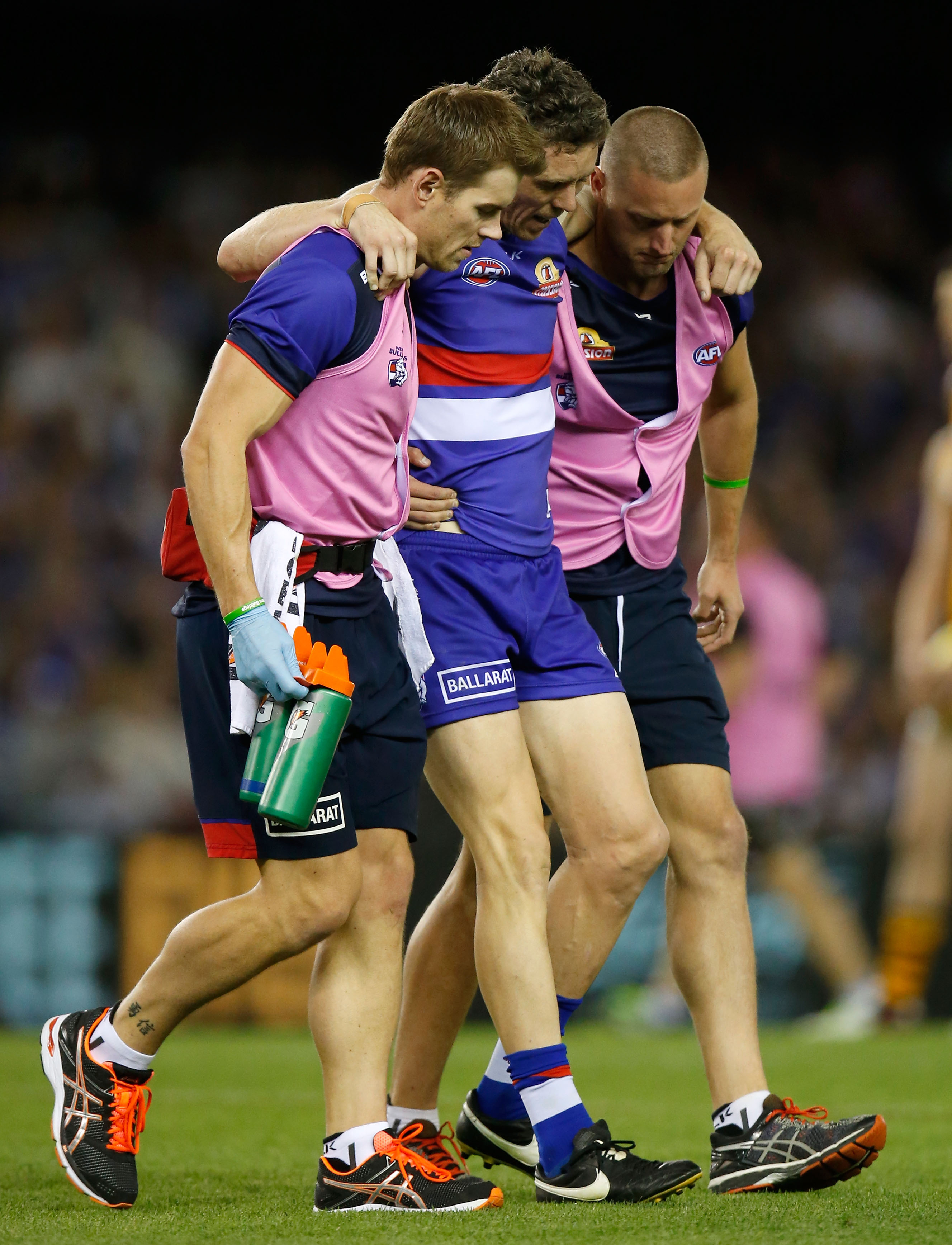 Dogs fear 'the worst' on skipper Murphy's knee injury