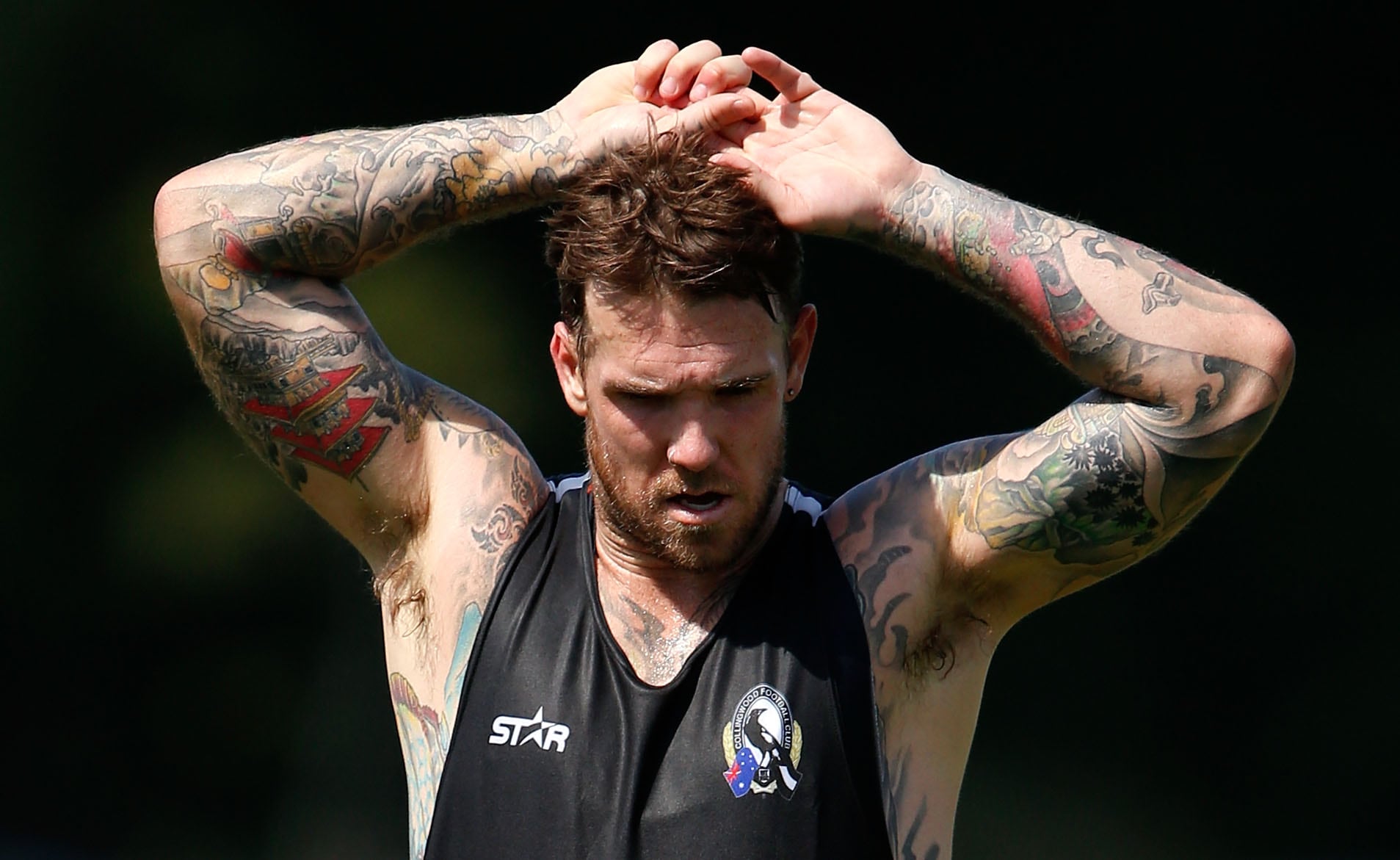 Magpies Swan, Cloke in 'nude photo' furore