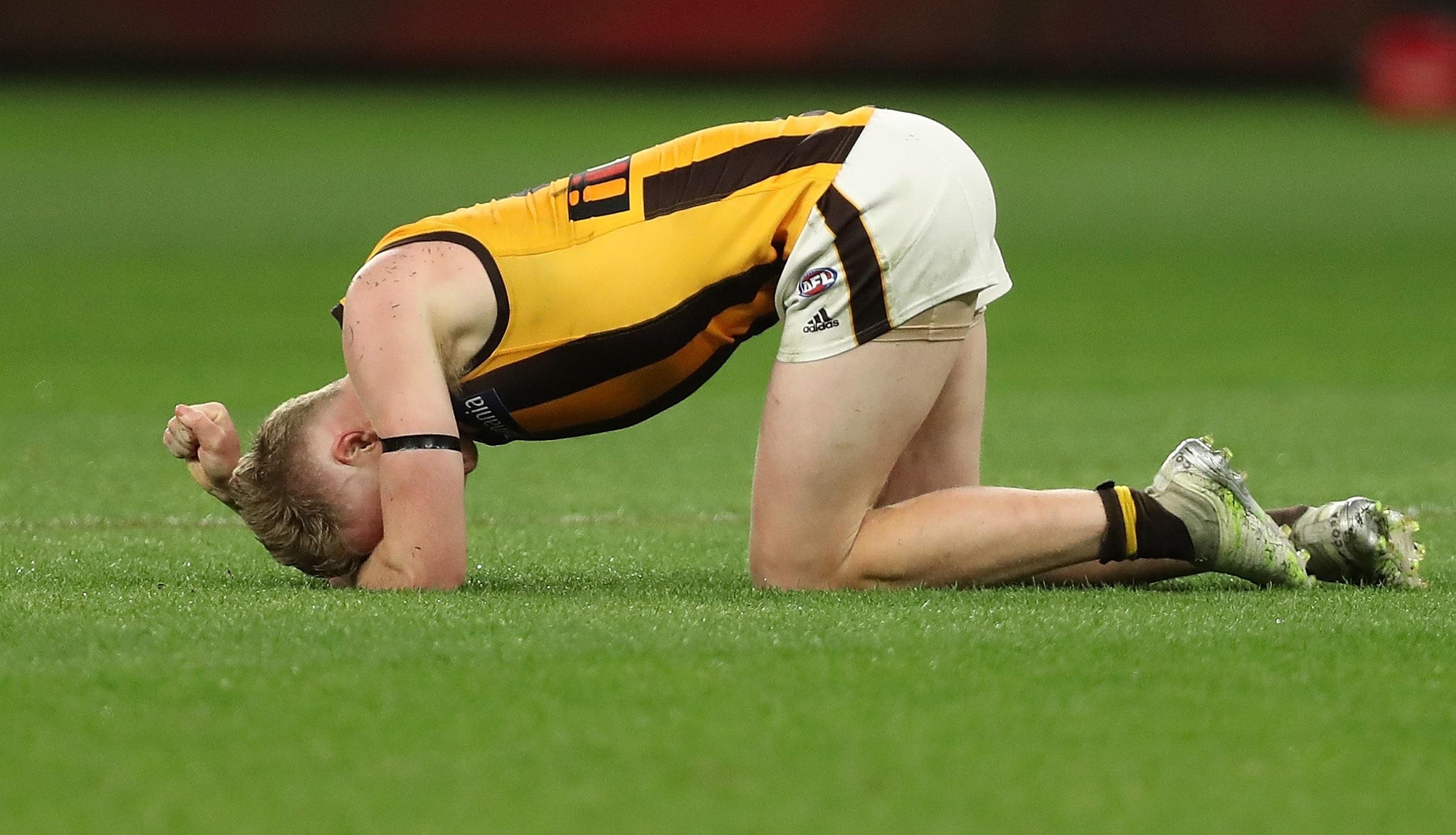 'Either a medial or ACL': Gun Hawk's knee fears, Eagle champ sore