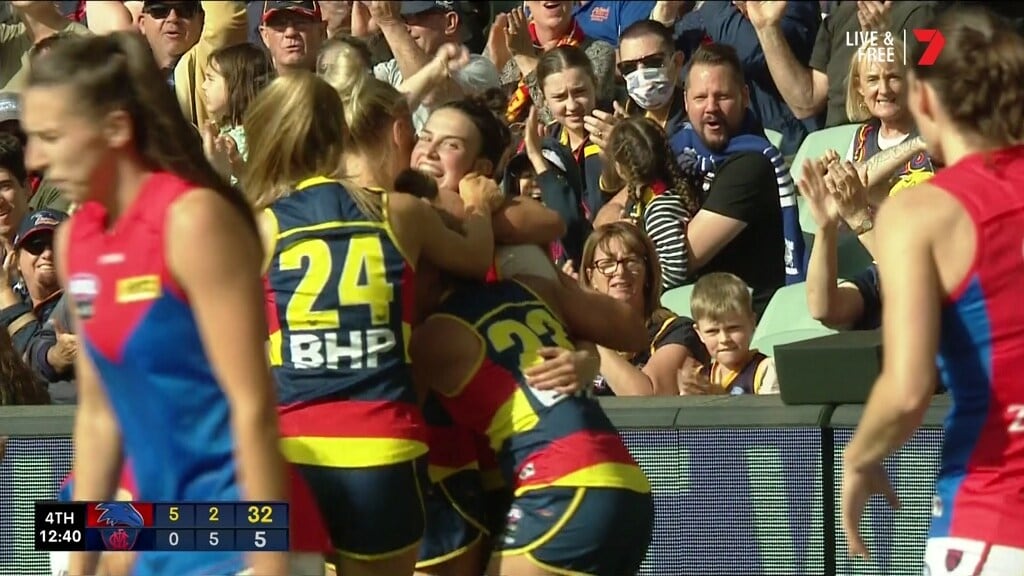 Jones channels her inner Sam Kerr to kick unbelievable soccer goal