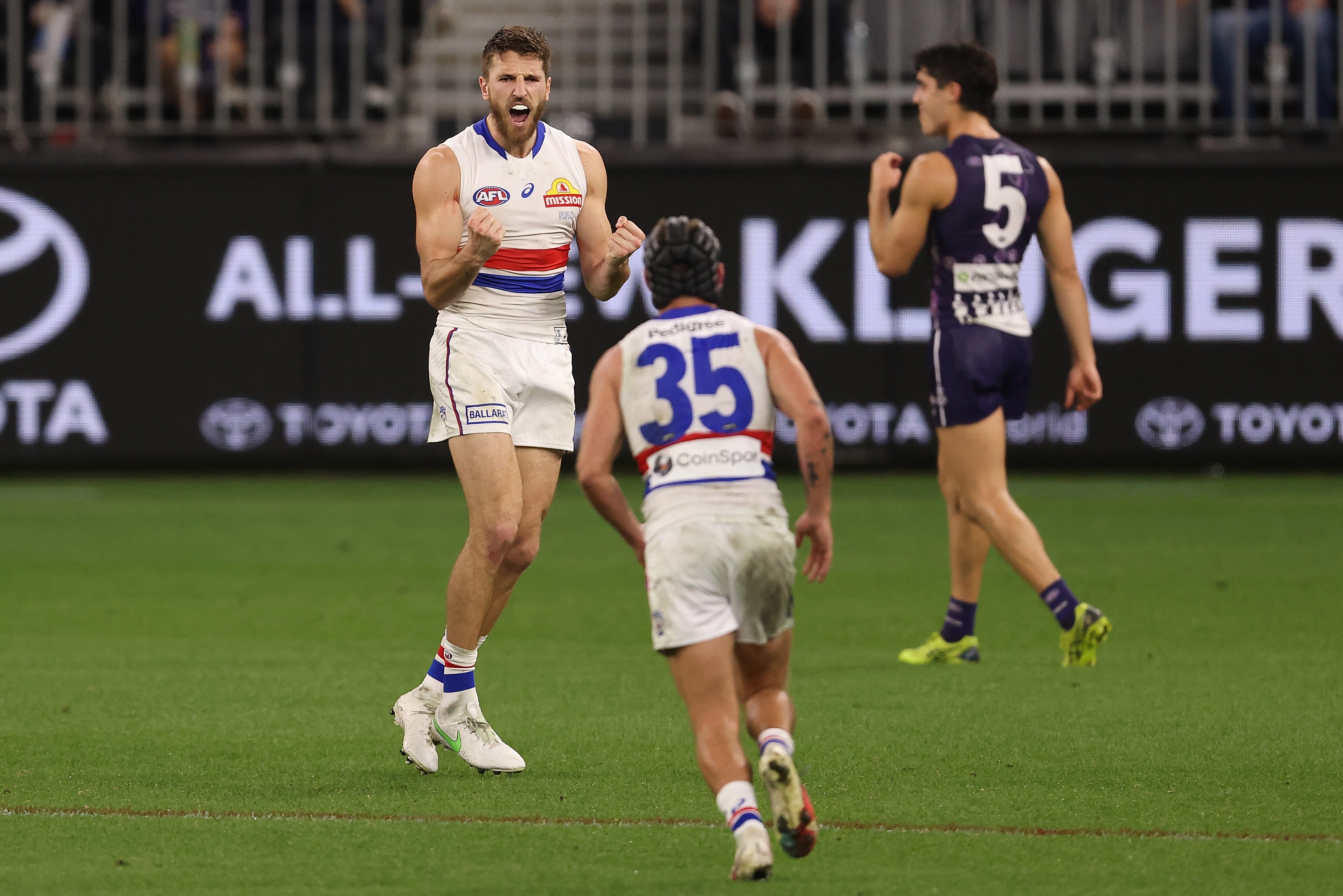 Bont goes berserk with two brilliant bombs