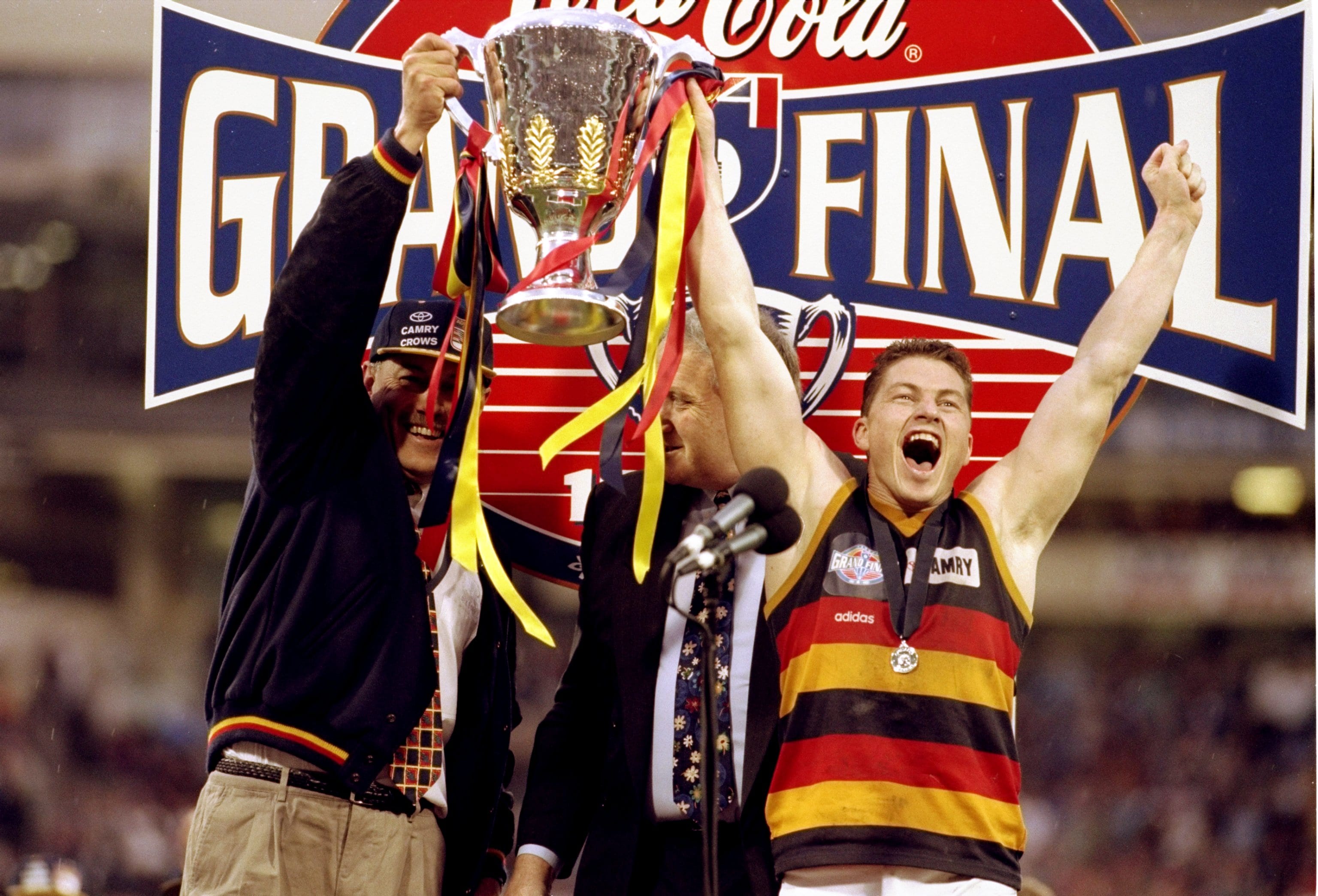 Inaugural captain, flag heroes inducted into Crows' Hall of Fame