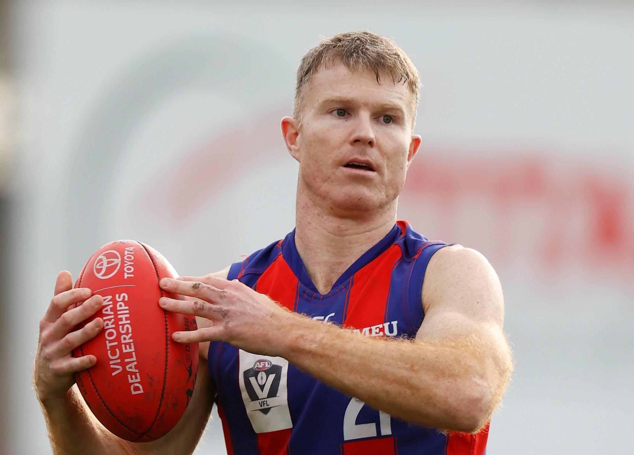 VFL great returns to Bombers, League games record in sights