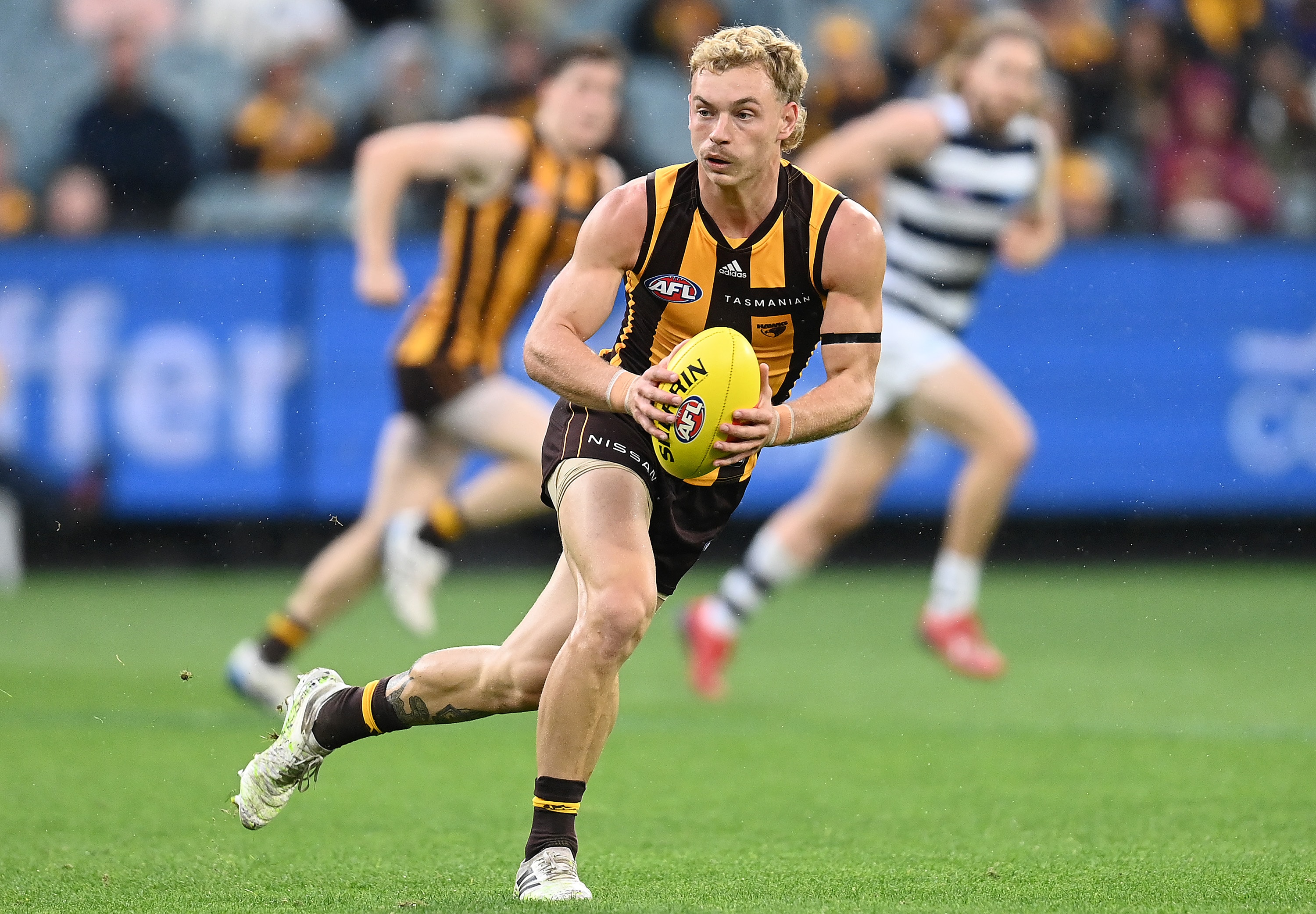 Hawks midfielder set for early return to training after shoulder reco
