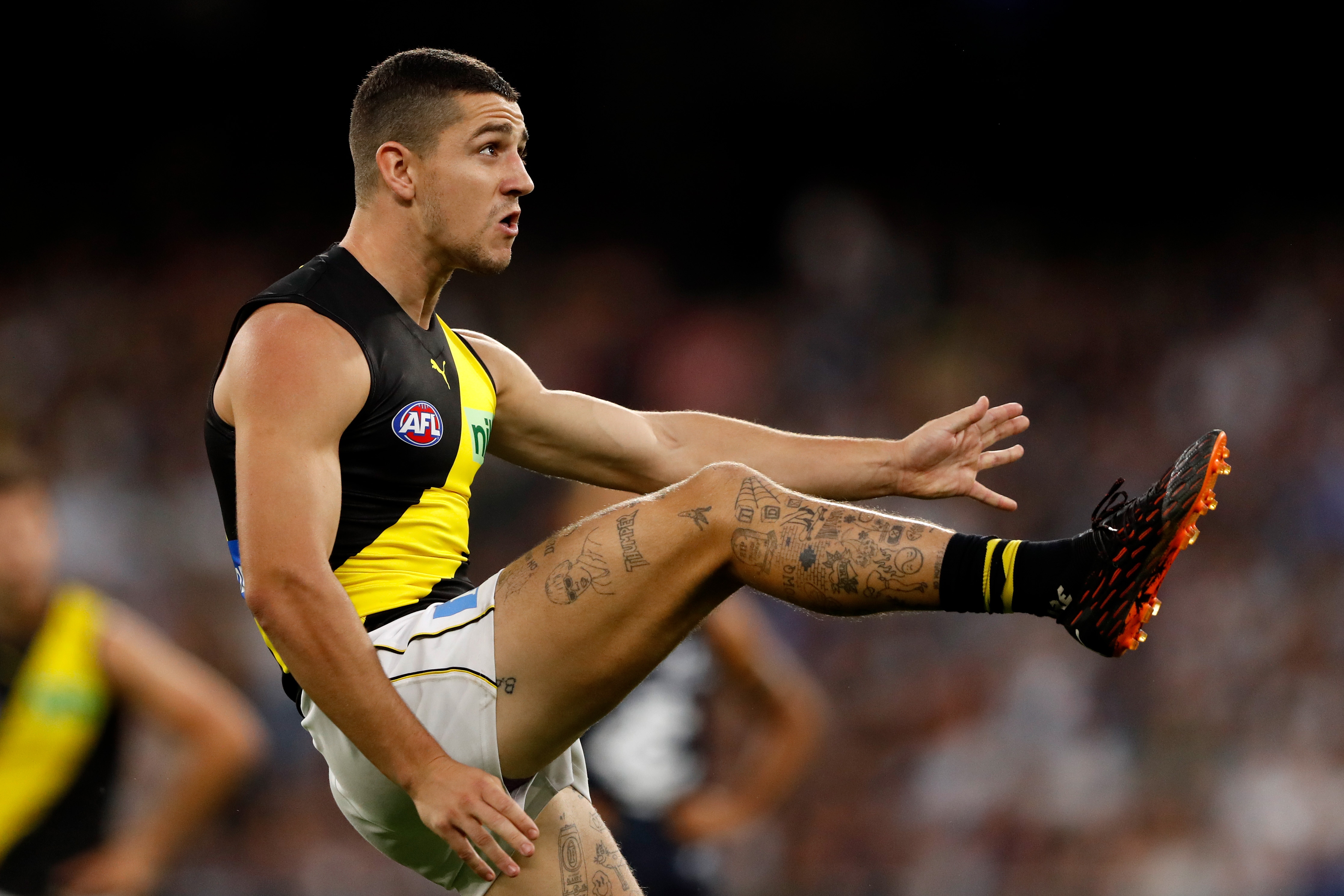 Triple-flag Tiger in shock retirement, 17 days from R1
