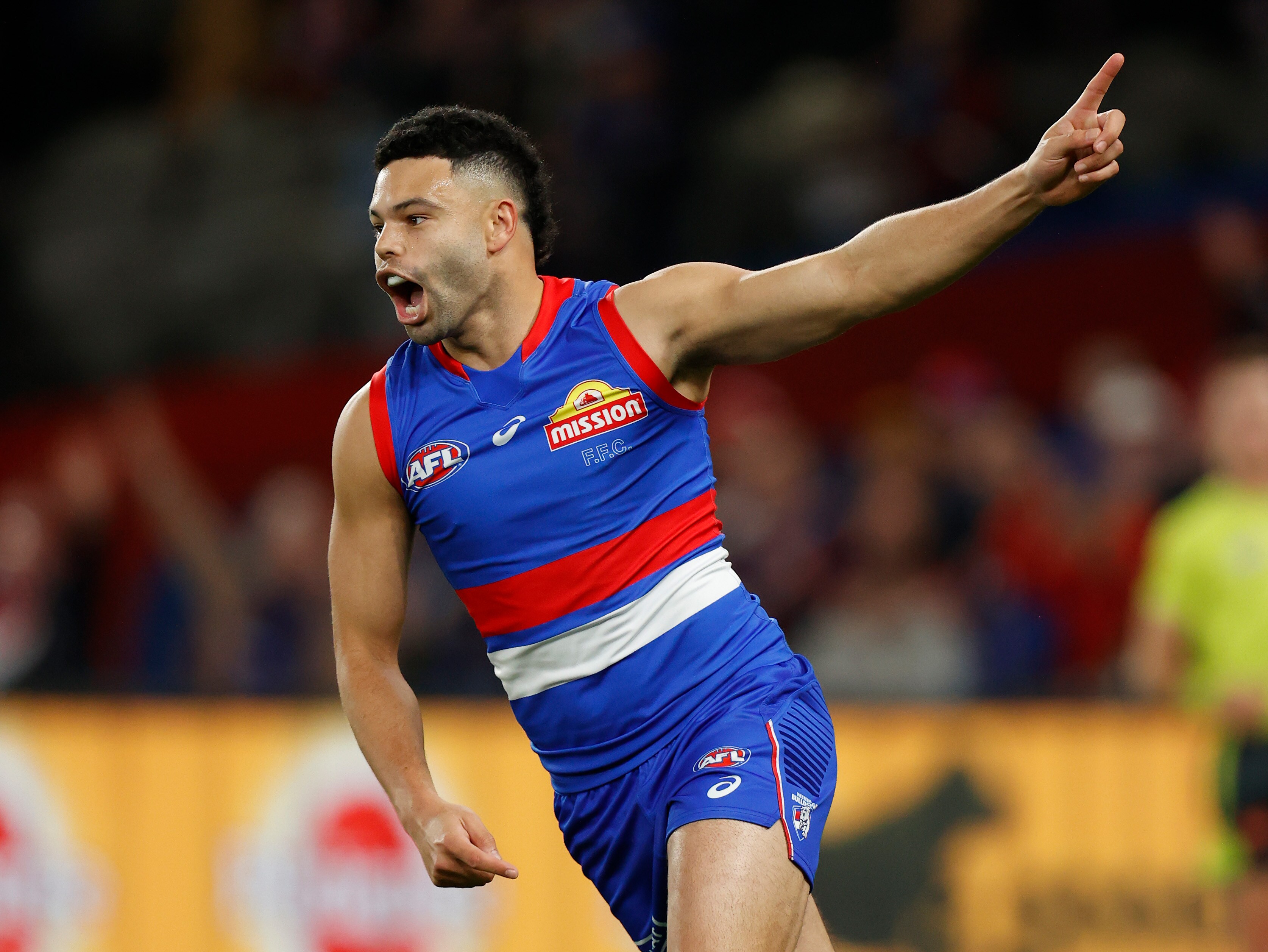 Dogs' flag hero re-signs for two more years at the Kennel