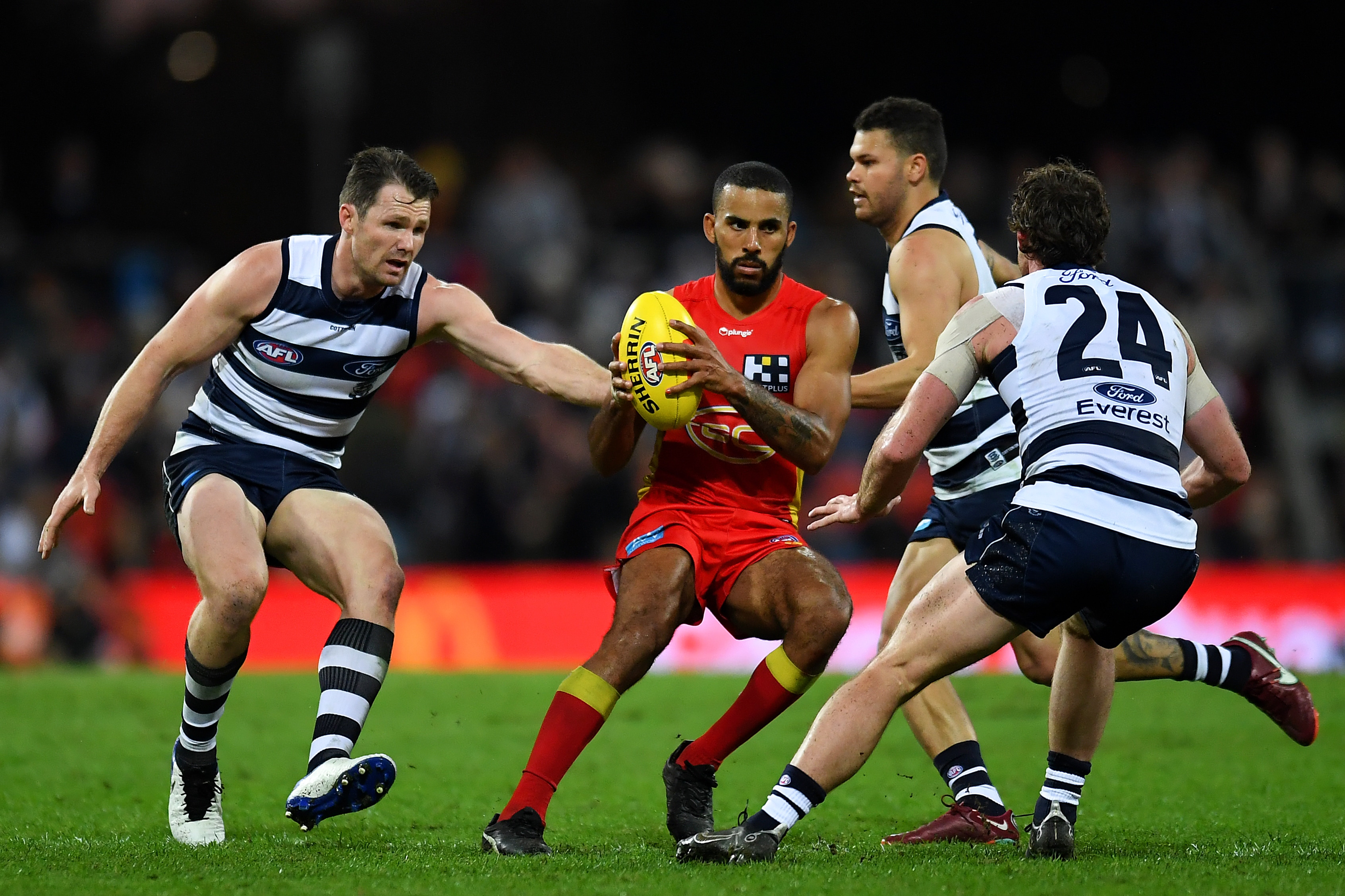 Coaches' votes, R22: SEVEN perfect 10s, can Touk be caught?