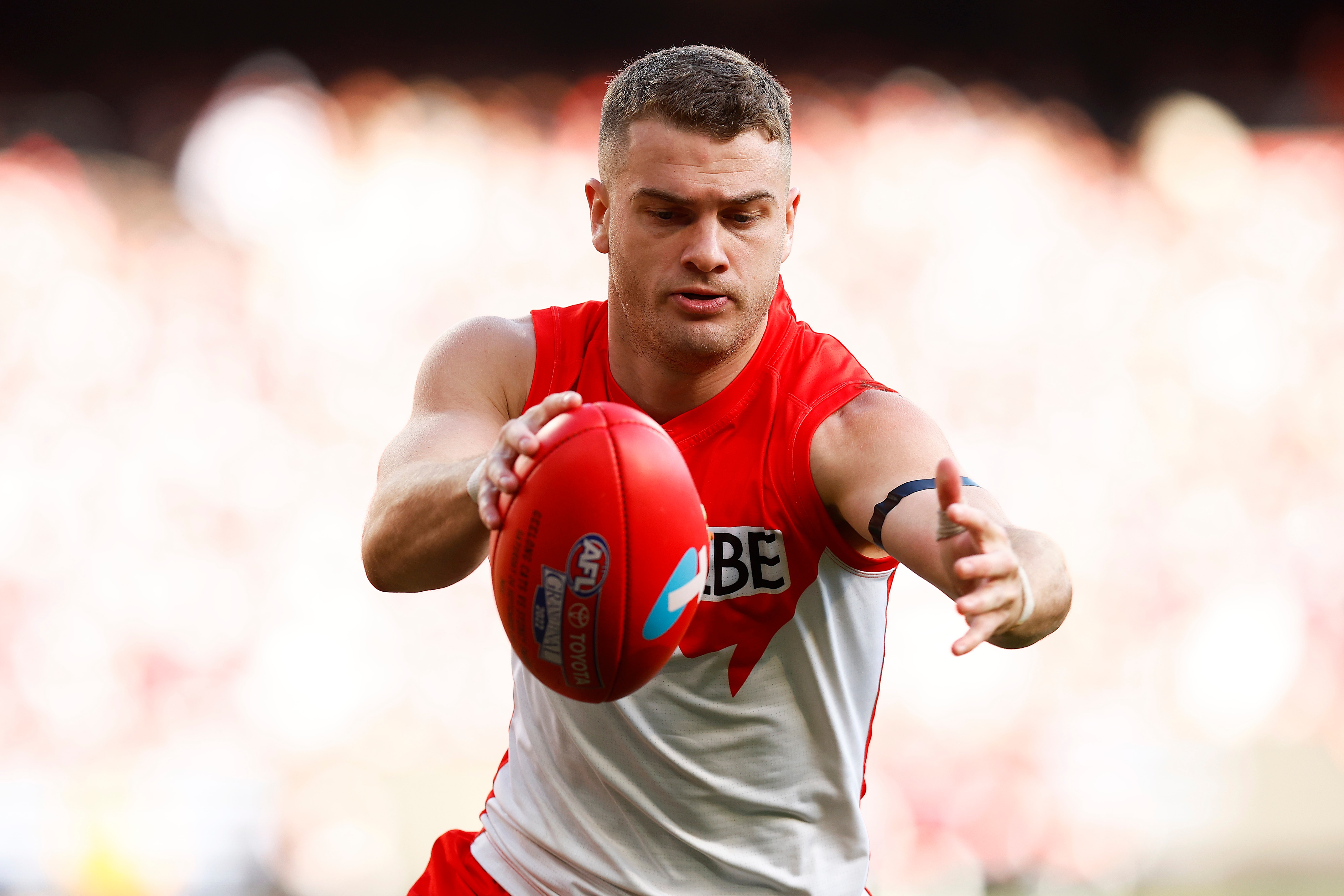 Swans star in talks over new deal ahead of free agency season