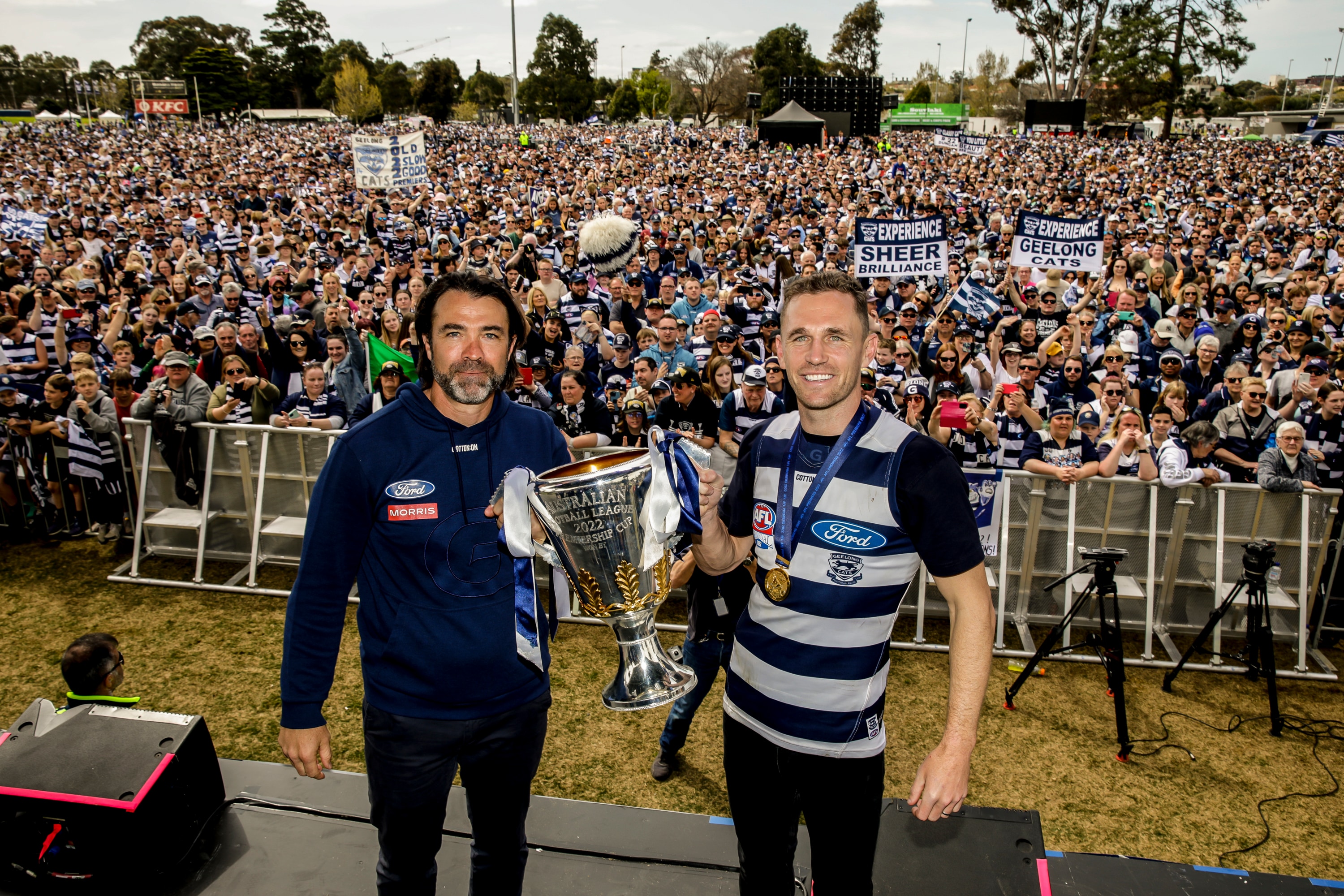 Cats fans turn out to celebrate premiership heroes