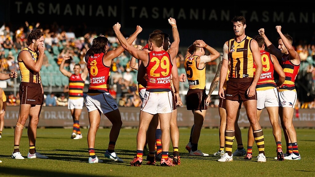 Last two mins: Crows come up clutch to edge brave Hawks