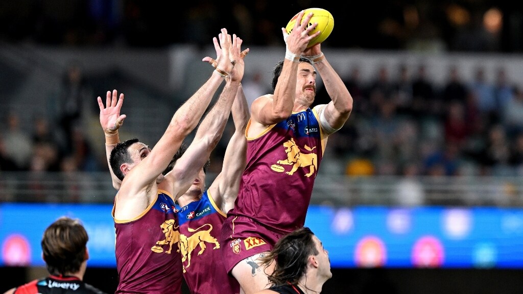 Jumping Joe lights up Gabba early with super speccy