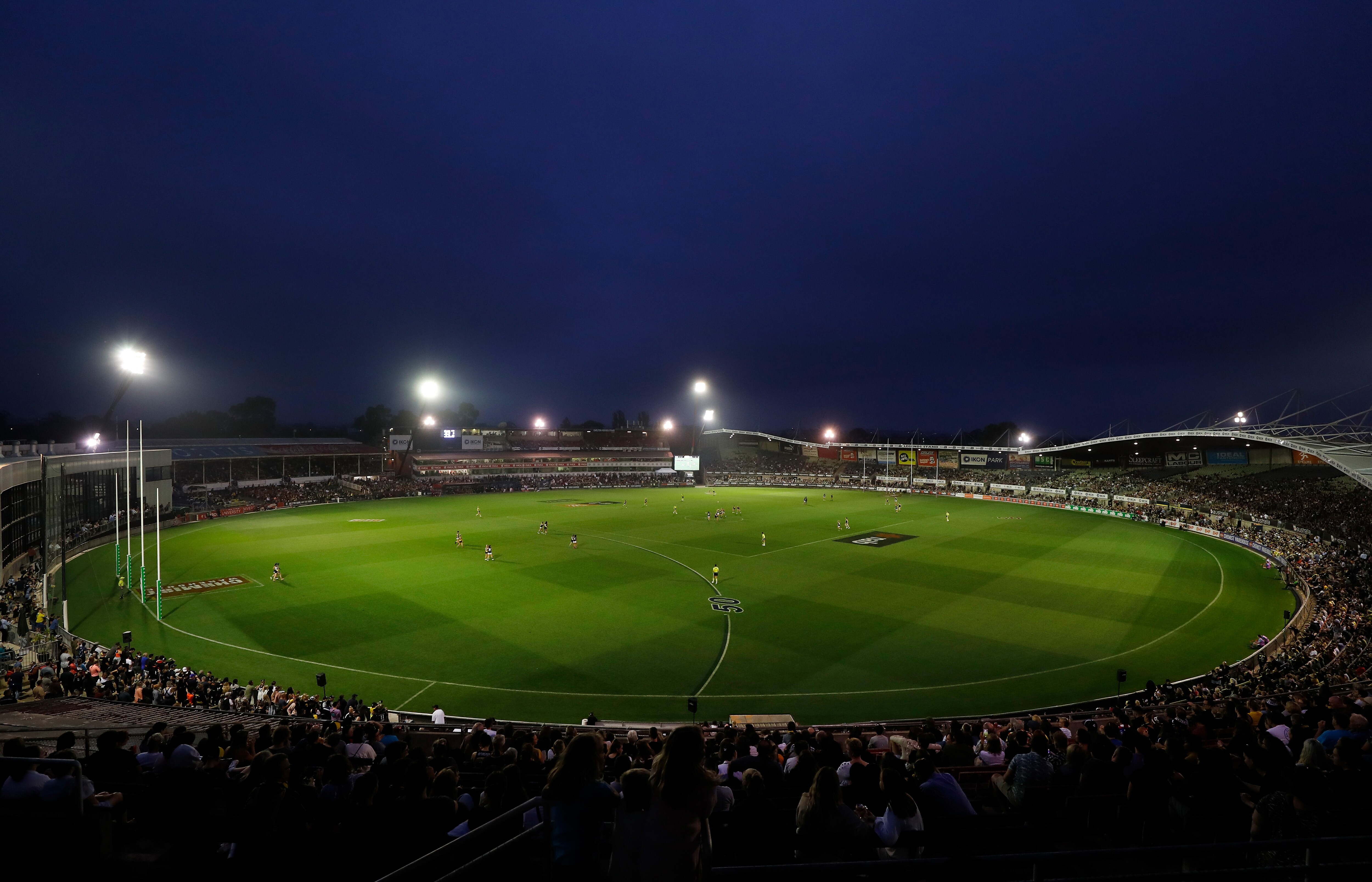 Saturday night footy: Blues v Saints