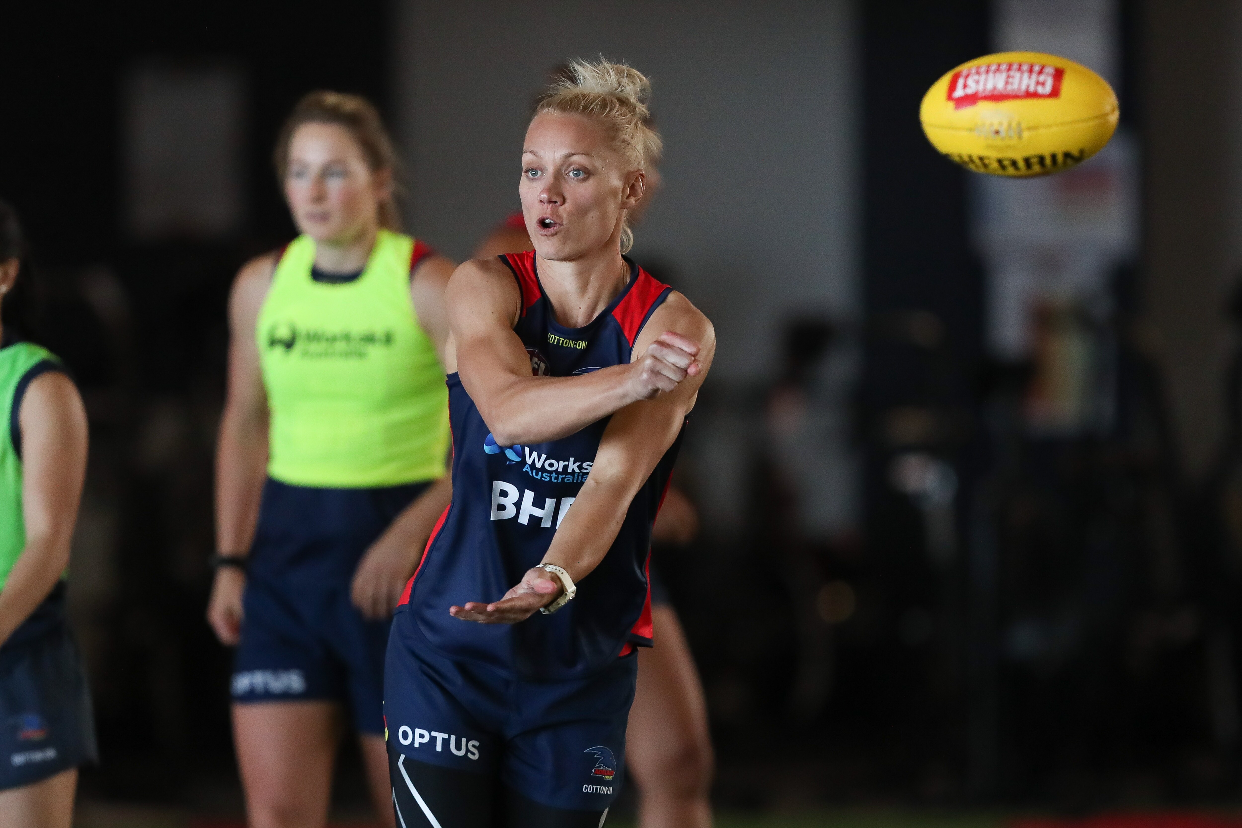 Pain prompts more knee surgery for superstar Crow