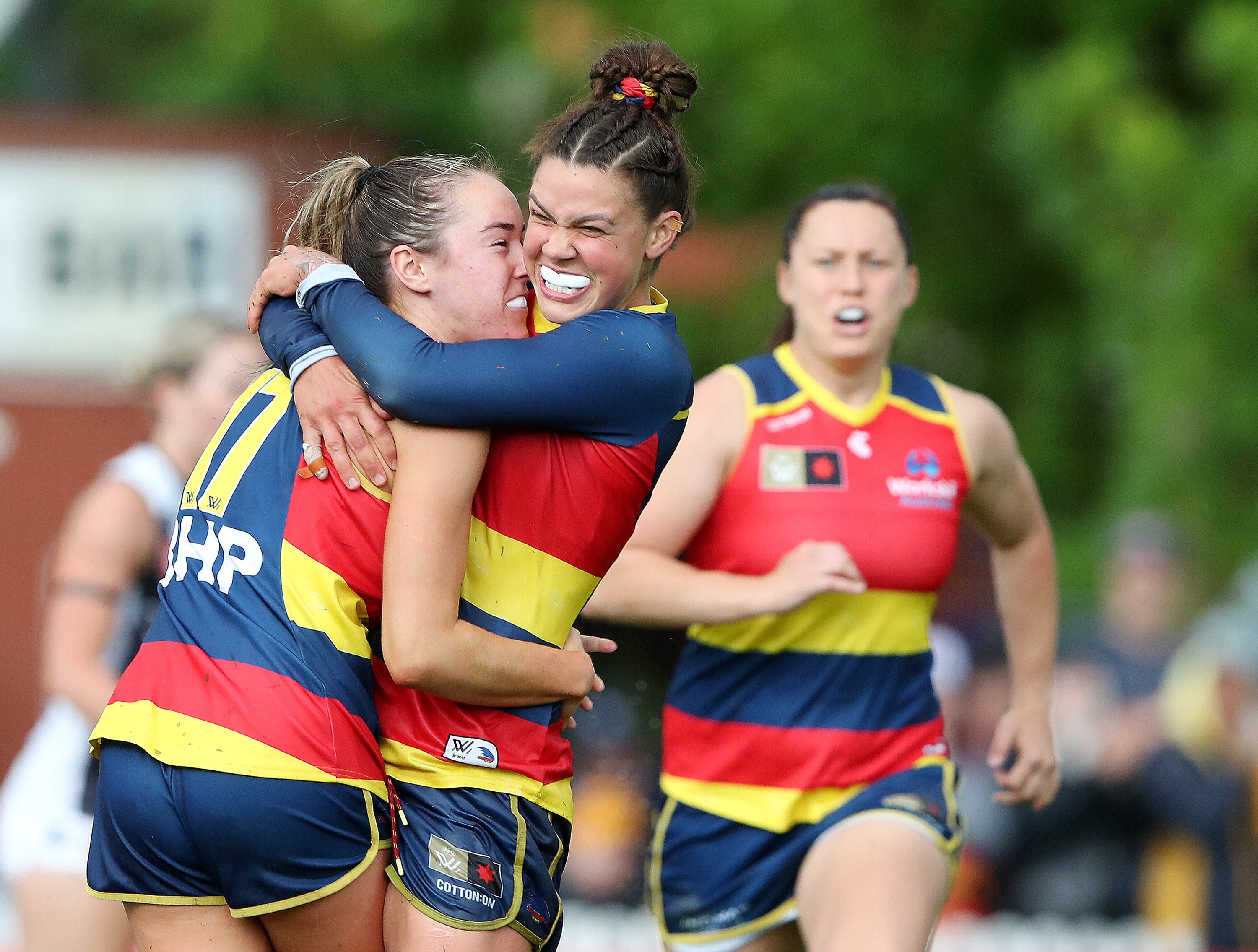 Lightning, storms wreak havoc as Crows sink Pies in wet and wild semi
