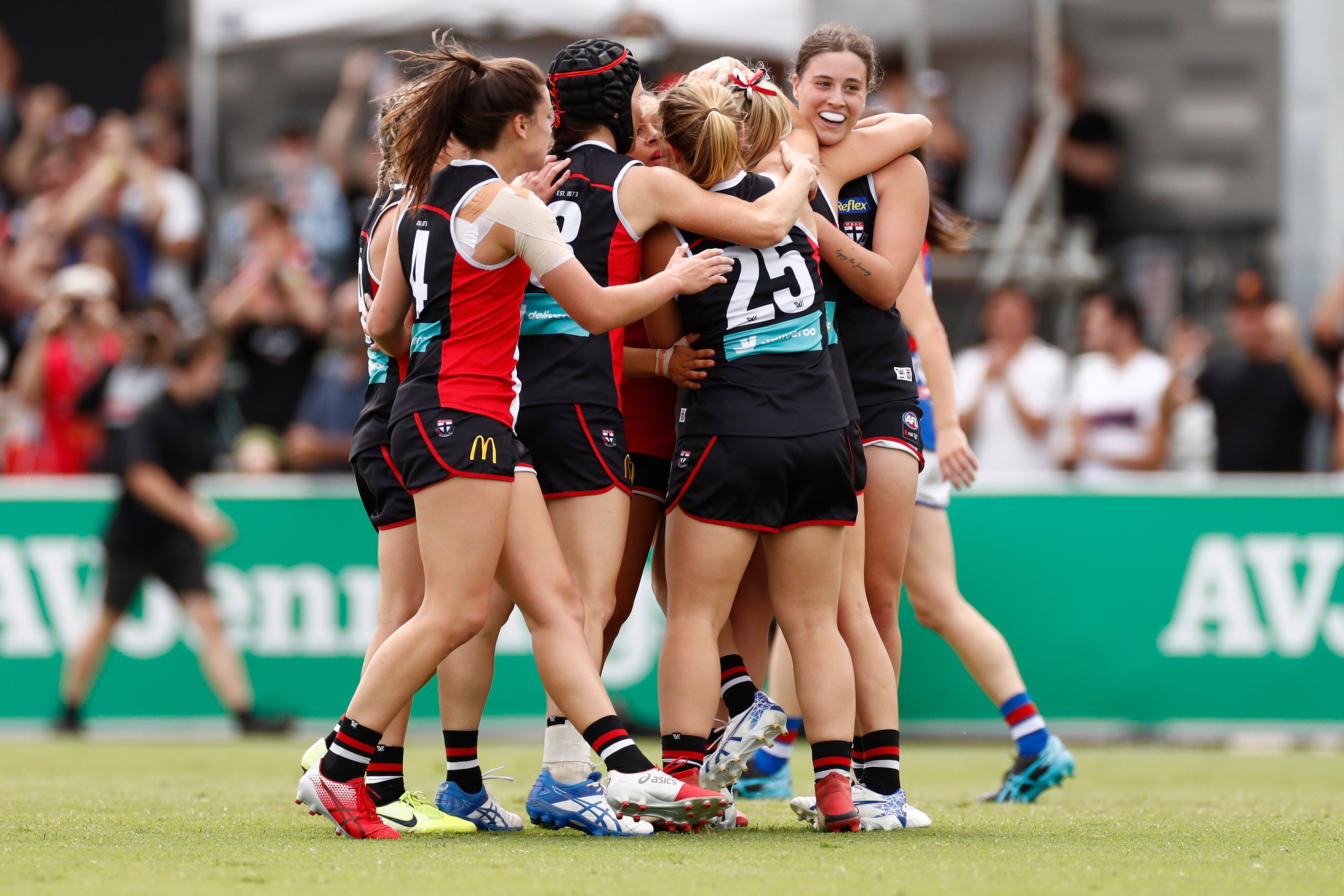 Friday night footy: Saints V Demons