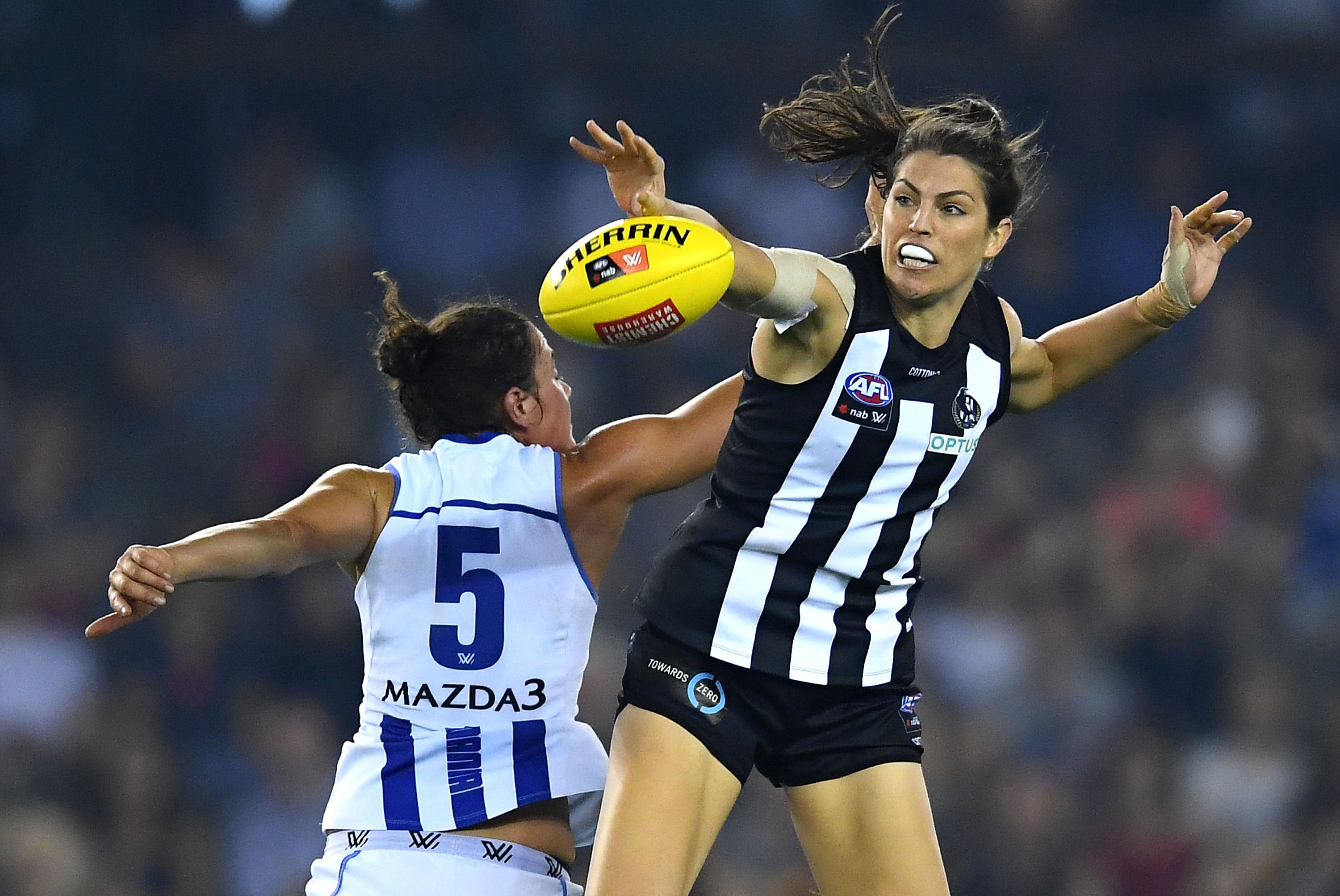 Saturday footy: Kangaroos v Pies