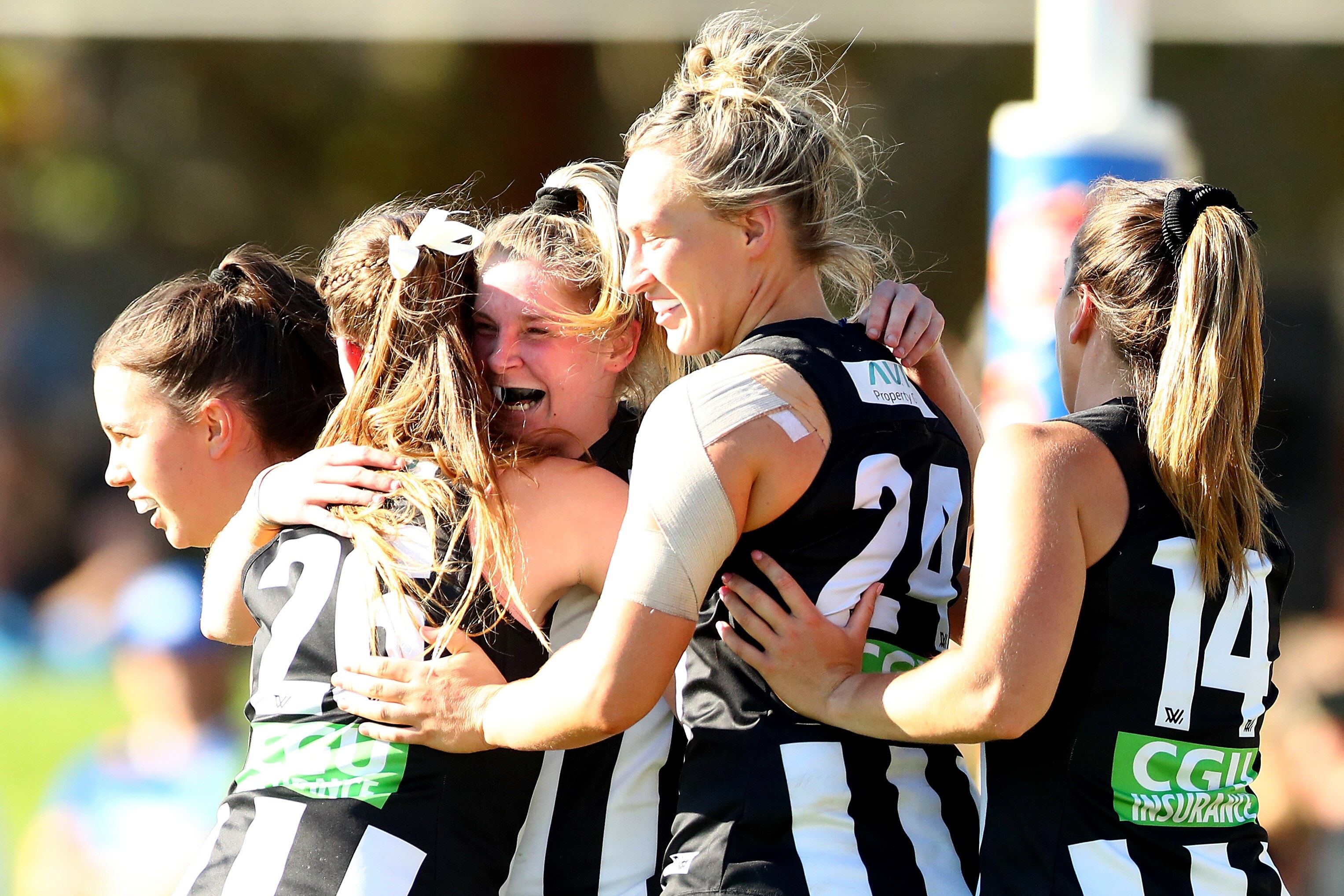 Pies' late charge breaks Roo hearts in a thriller