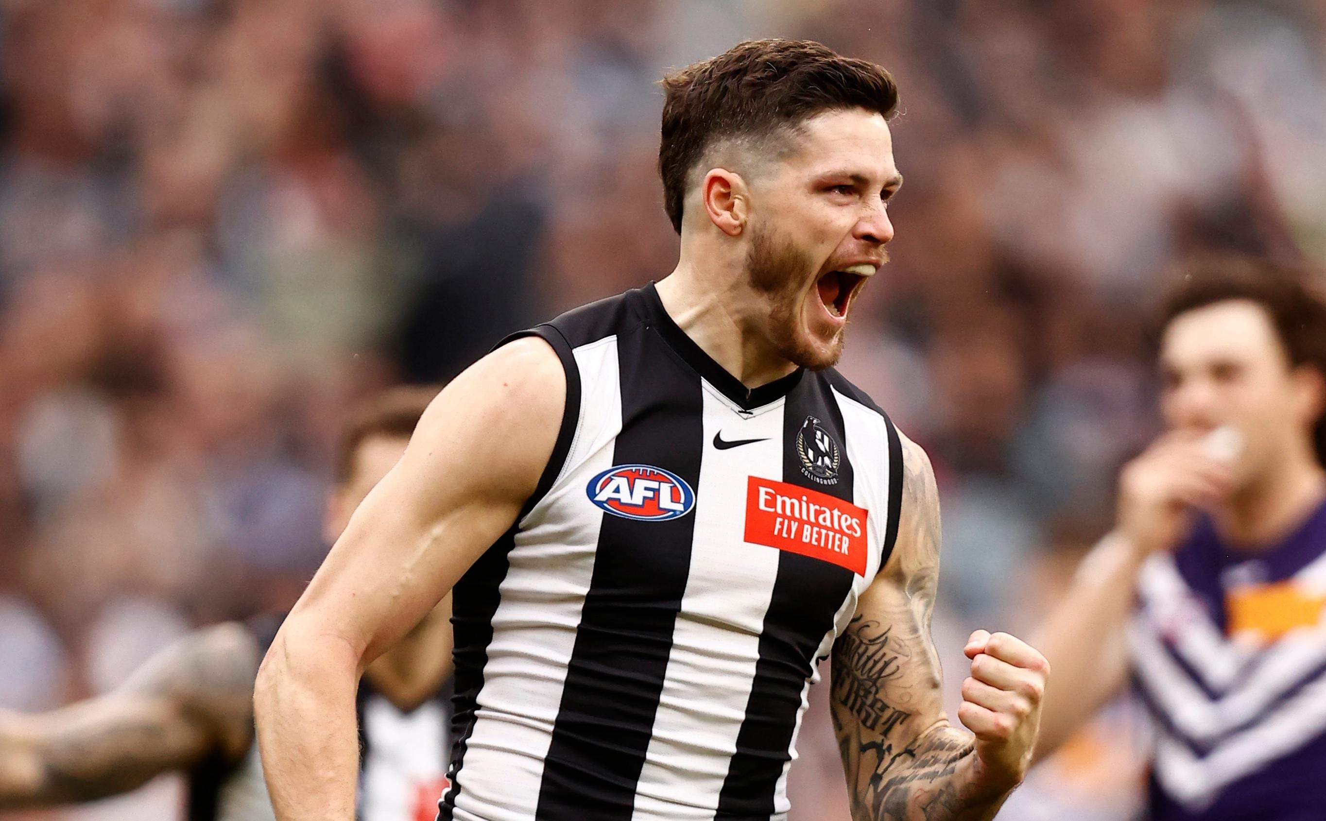 Magpies soar again as Dockers' woes continue