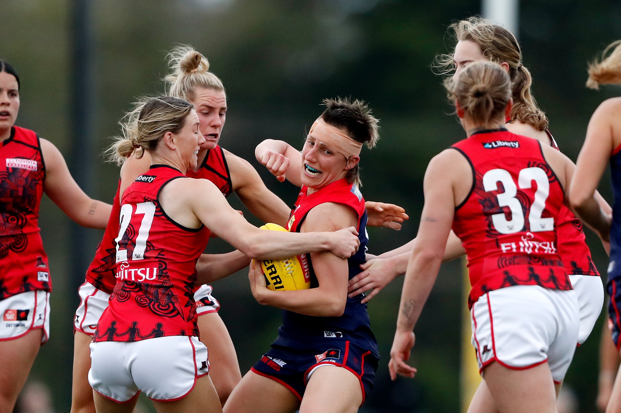 Dees defeat Bombers to shore up top-two spot