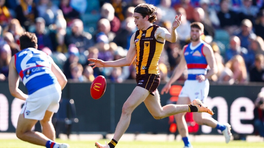Crafty Day dishes out fake handball in stellar play