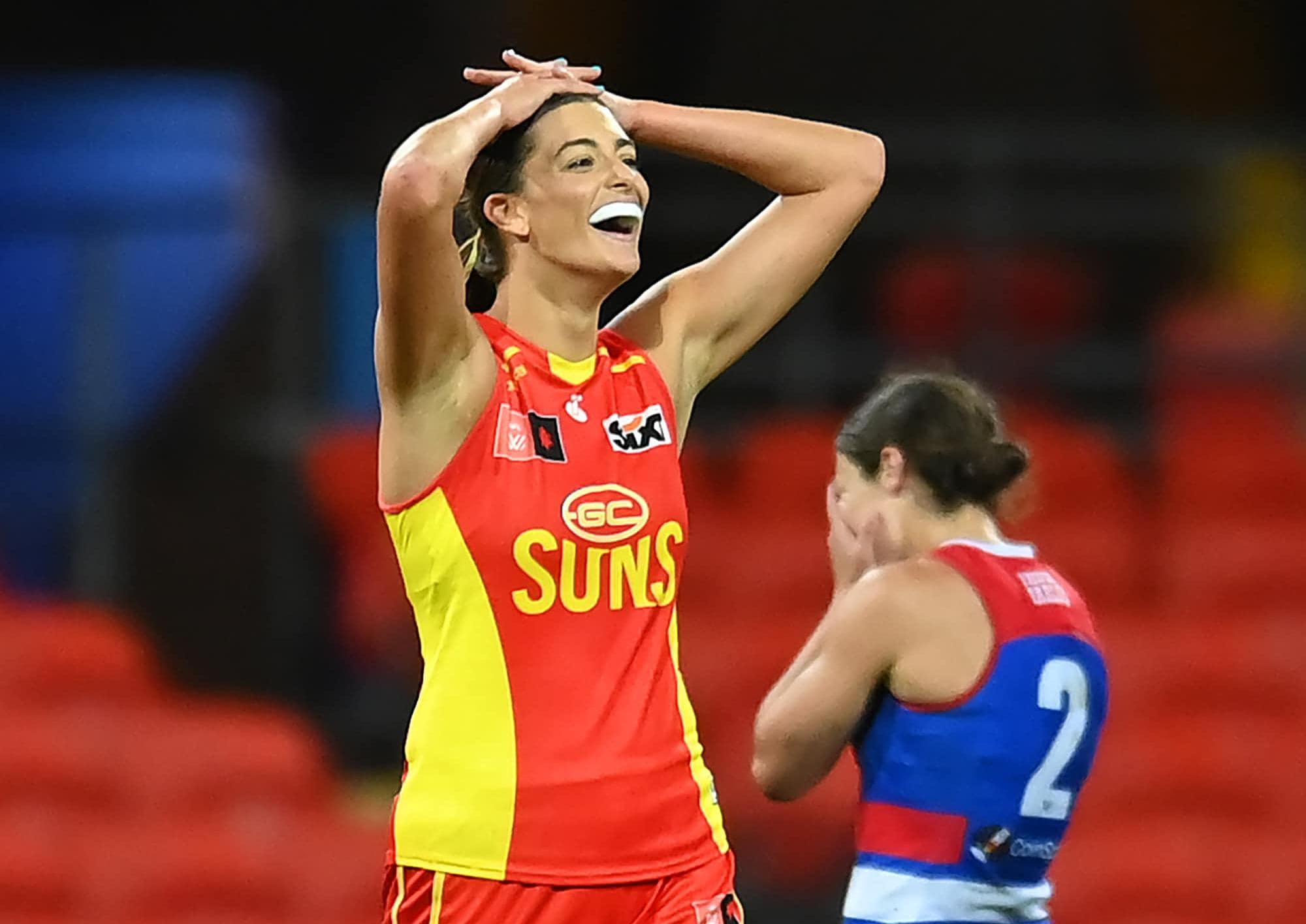 Suns hold off charging Dogs for third win in a row