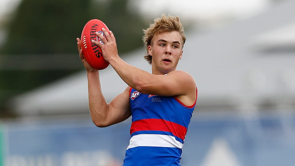 Sanders’ special finish from outside 50 wows crowd