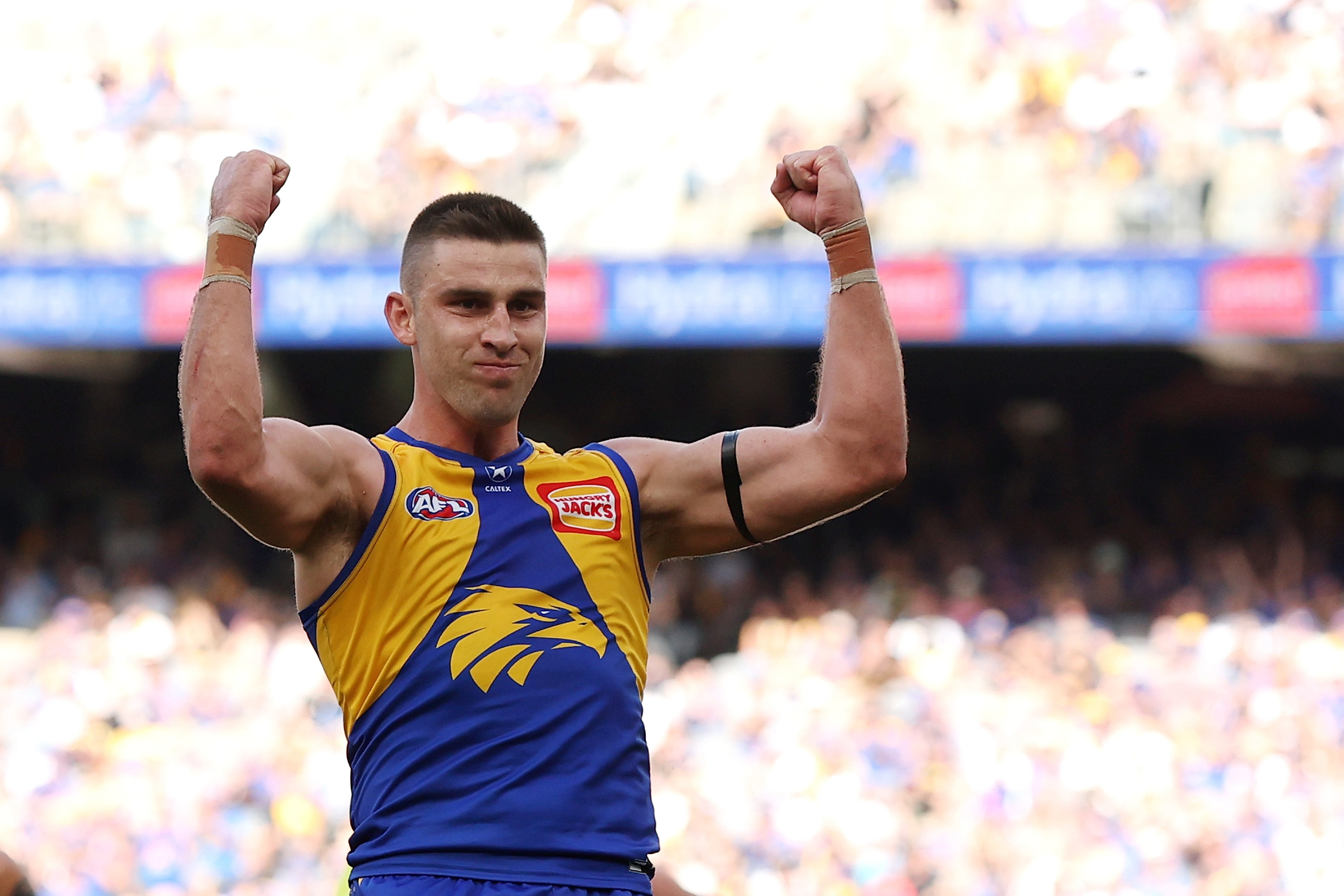 Eagles gun turns back on rival interest to sign extension