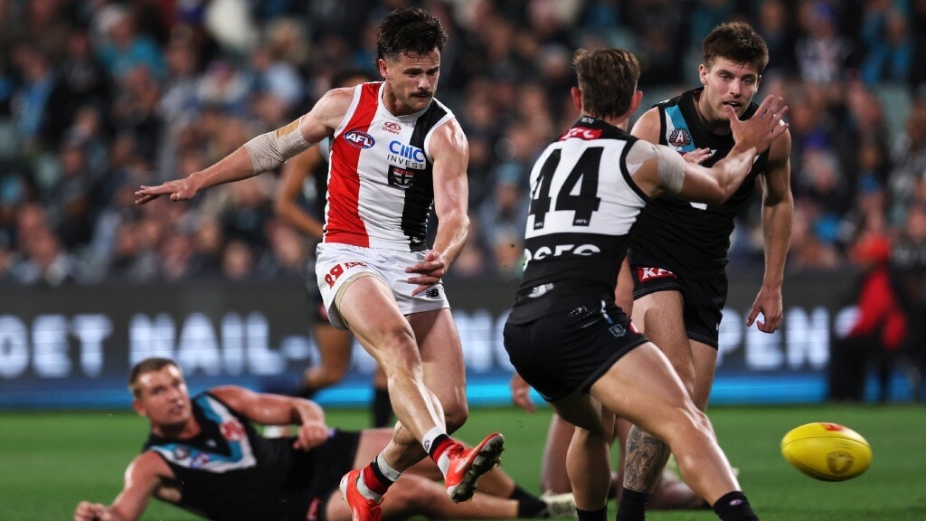 Sinclair sinks sizzling dribbler to keep Saints alive