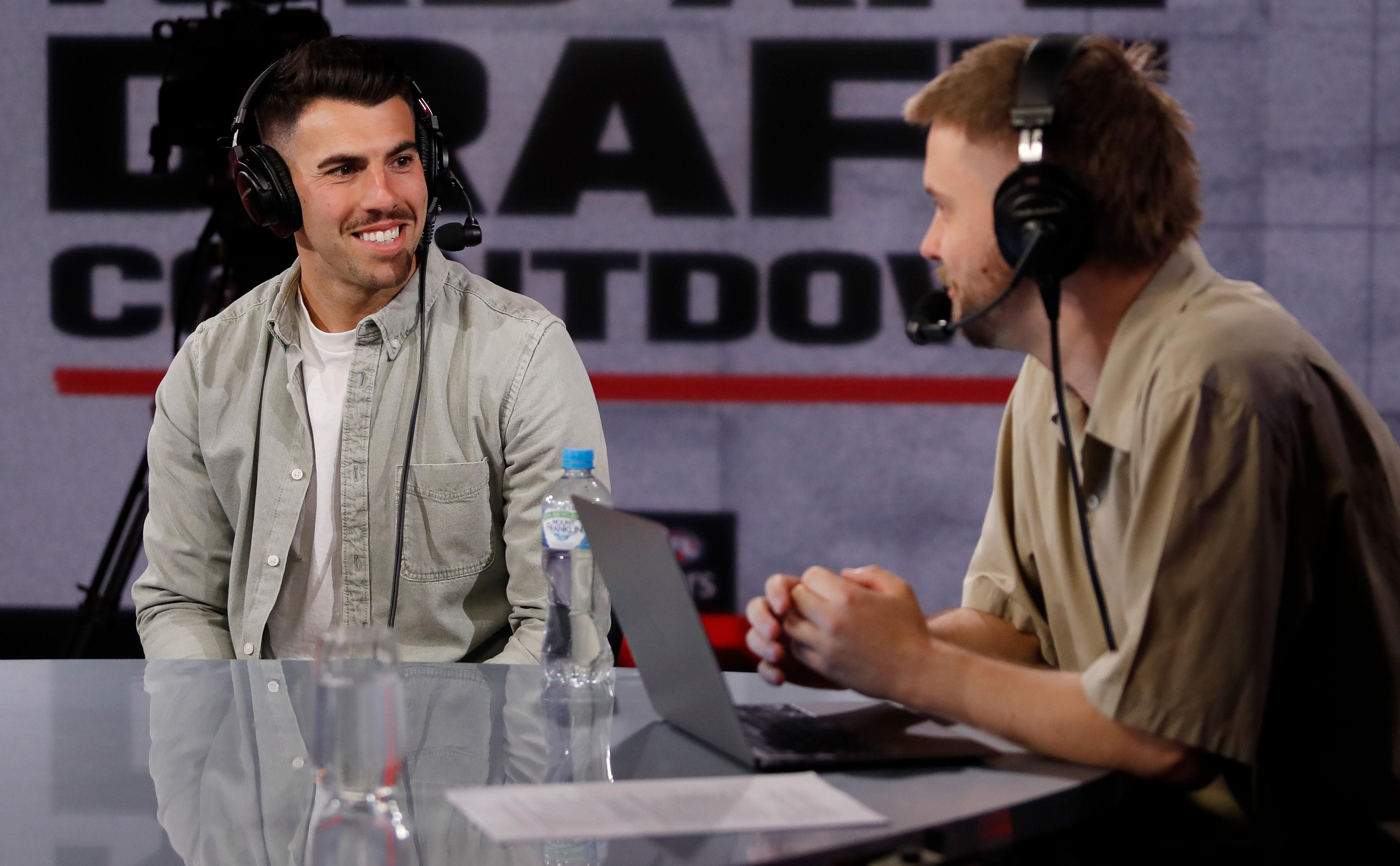 Rising player agent switches to rival management group