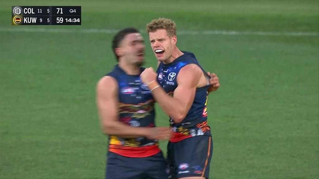 Contest heats up as Hinge's huge missile surges Crows back