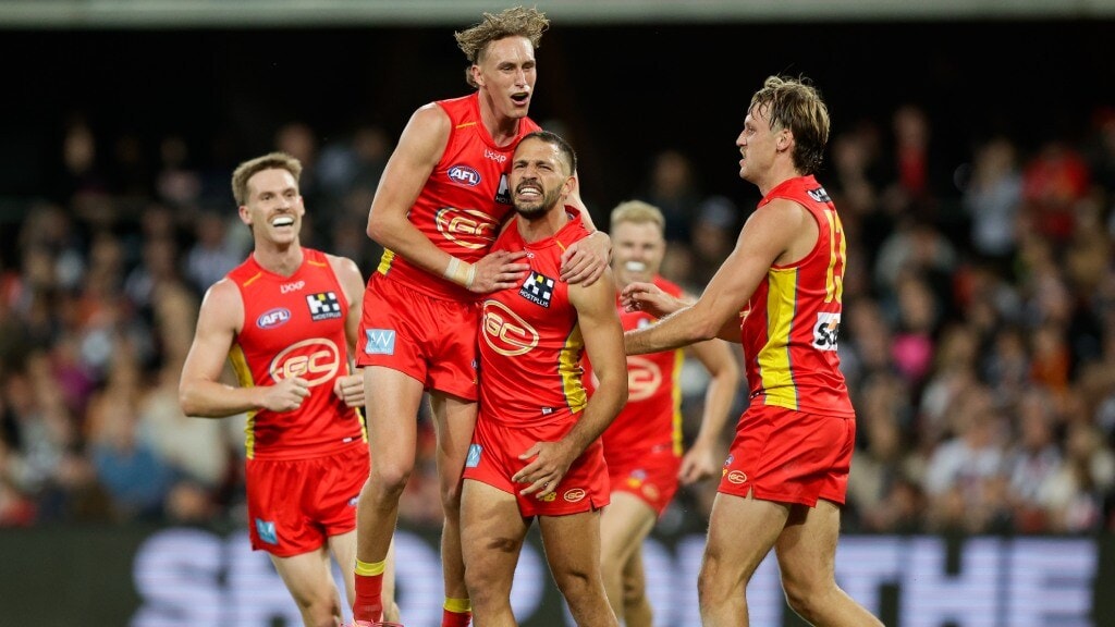Quick Witts feeds Long with picture-perfect tap