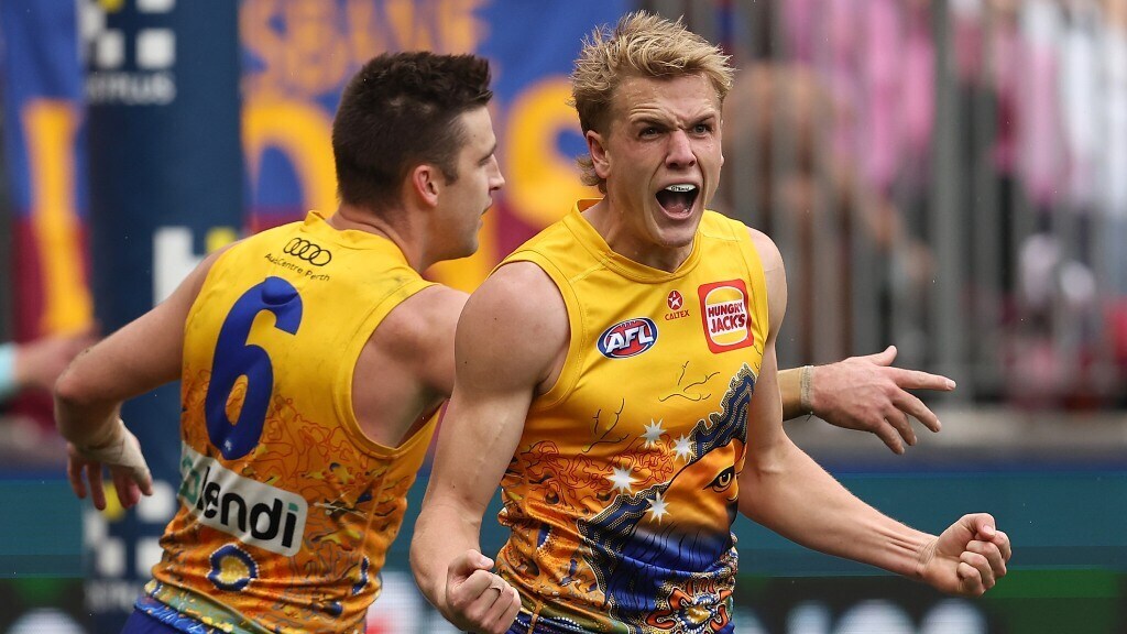 Hutchinson's first a crafty checkside