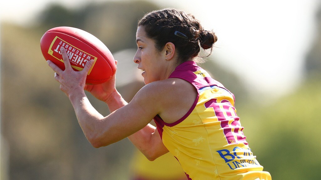 Anderson flexes her muscles in record-breaking showing